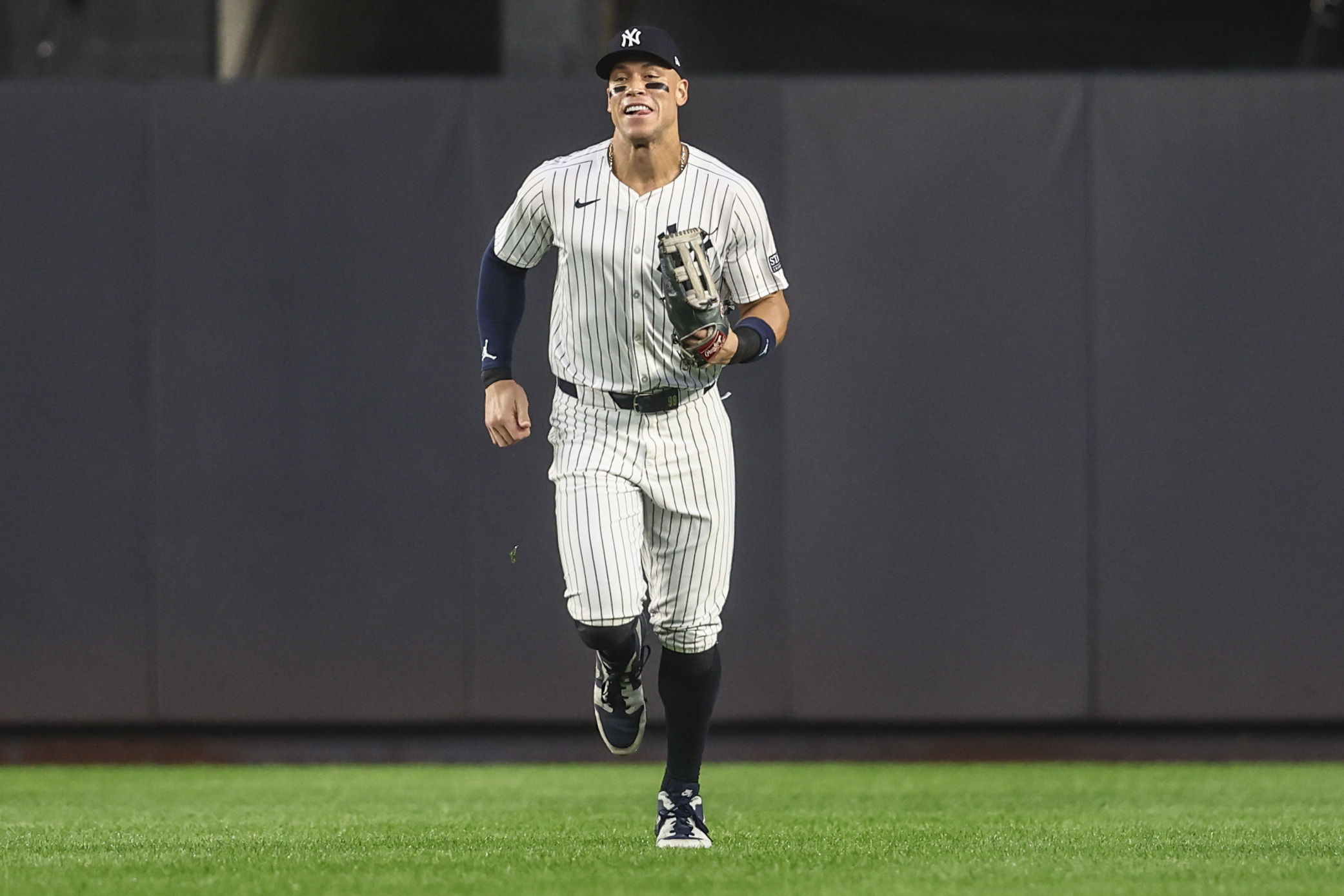 White Sox erupt for 18 hits, 12 runs in rout of Yankees | Reuters