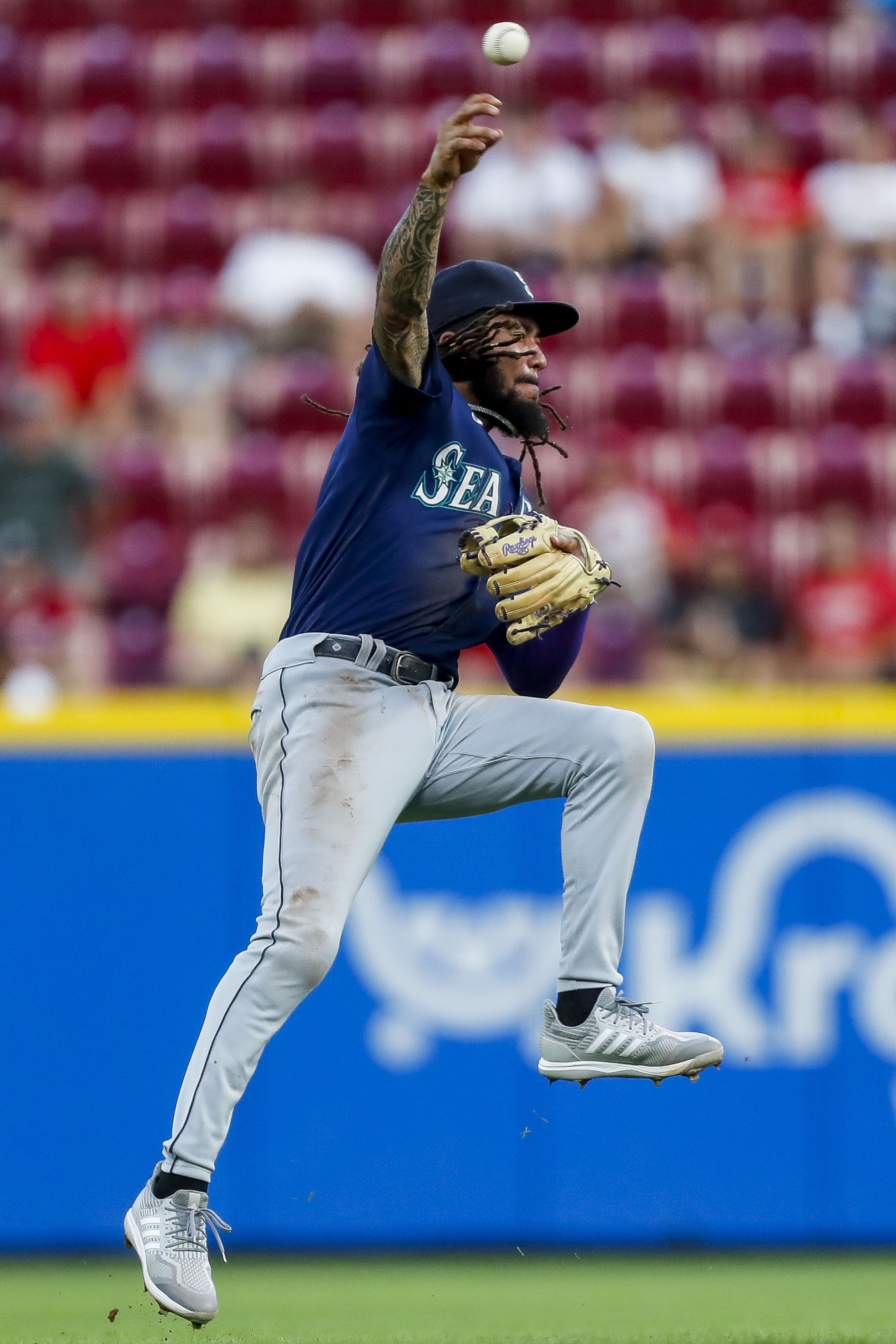 Nick Martini fuels Reds' late rally past Mariners | Reuters