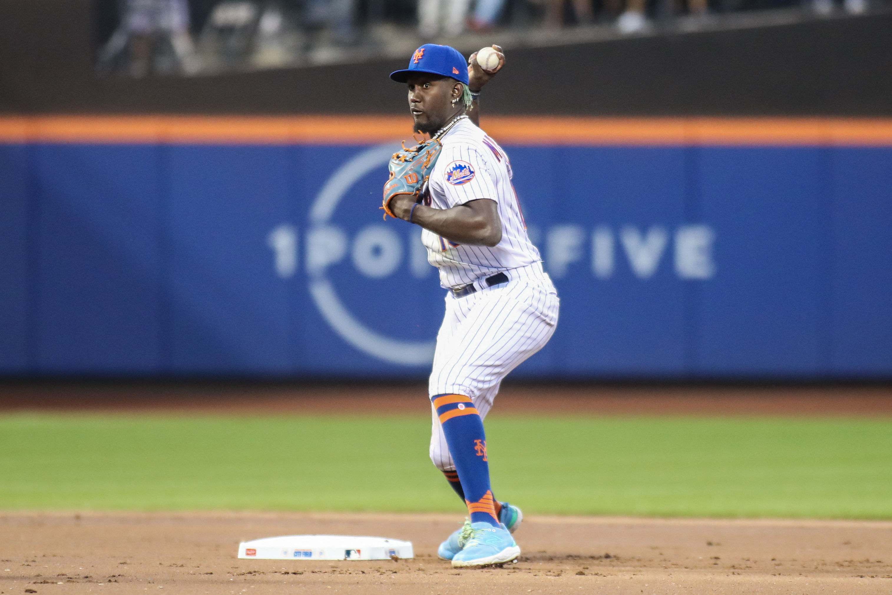 Mariners score last, win seesaw game with Mets | Reuters