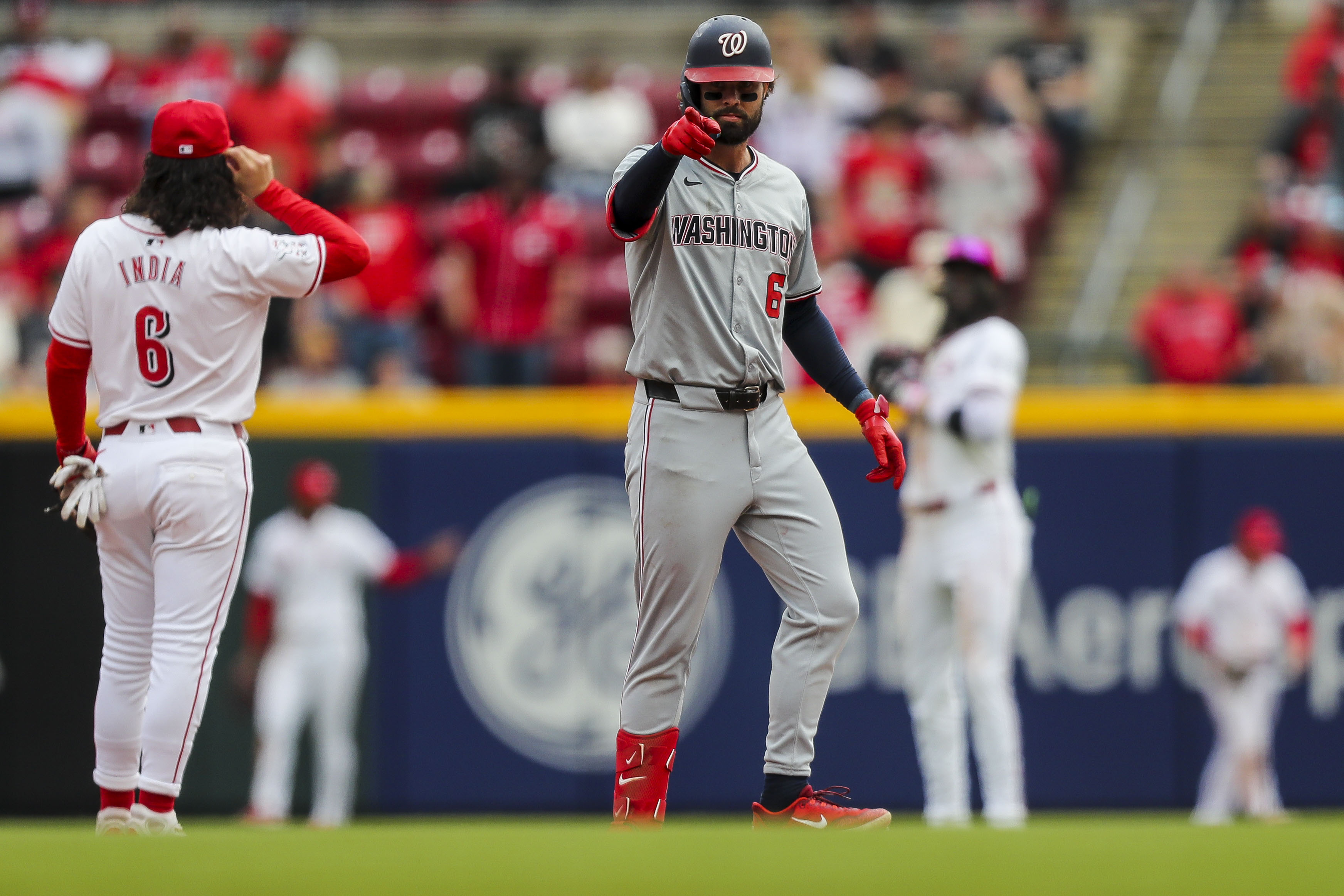 Reds crush 2 homers in ninth for walk-off win over Nats | Reuters