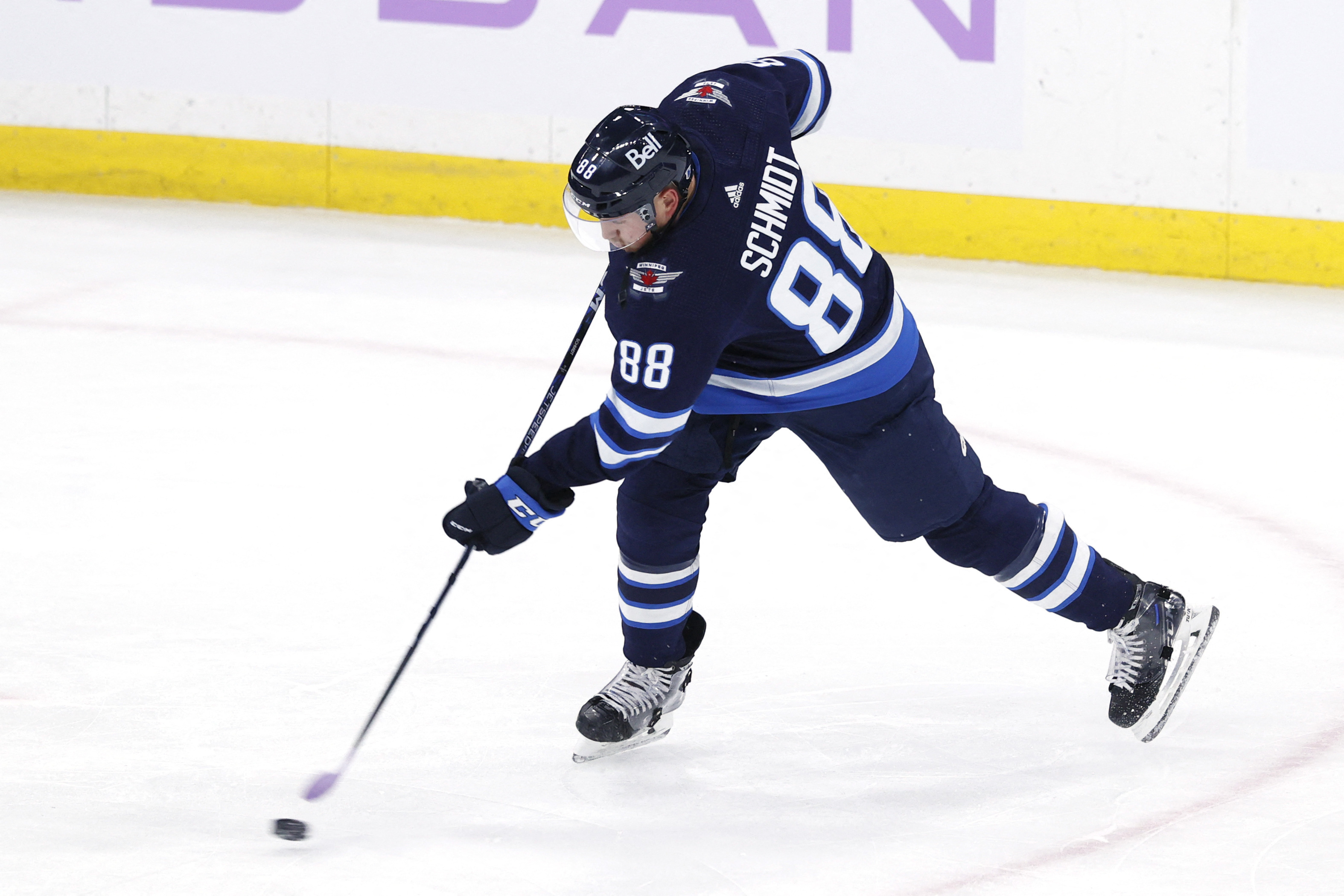 Joe Pavelski scores again as Stars shut out Jets | Reuters