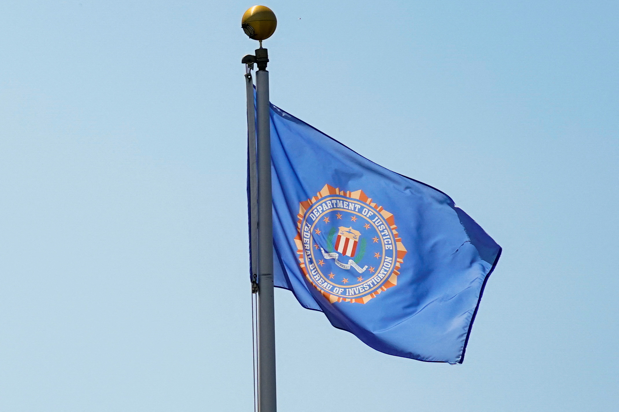 Police shoot dead armed man who tried to breach Ohio FBI building | Reuters