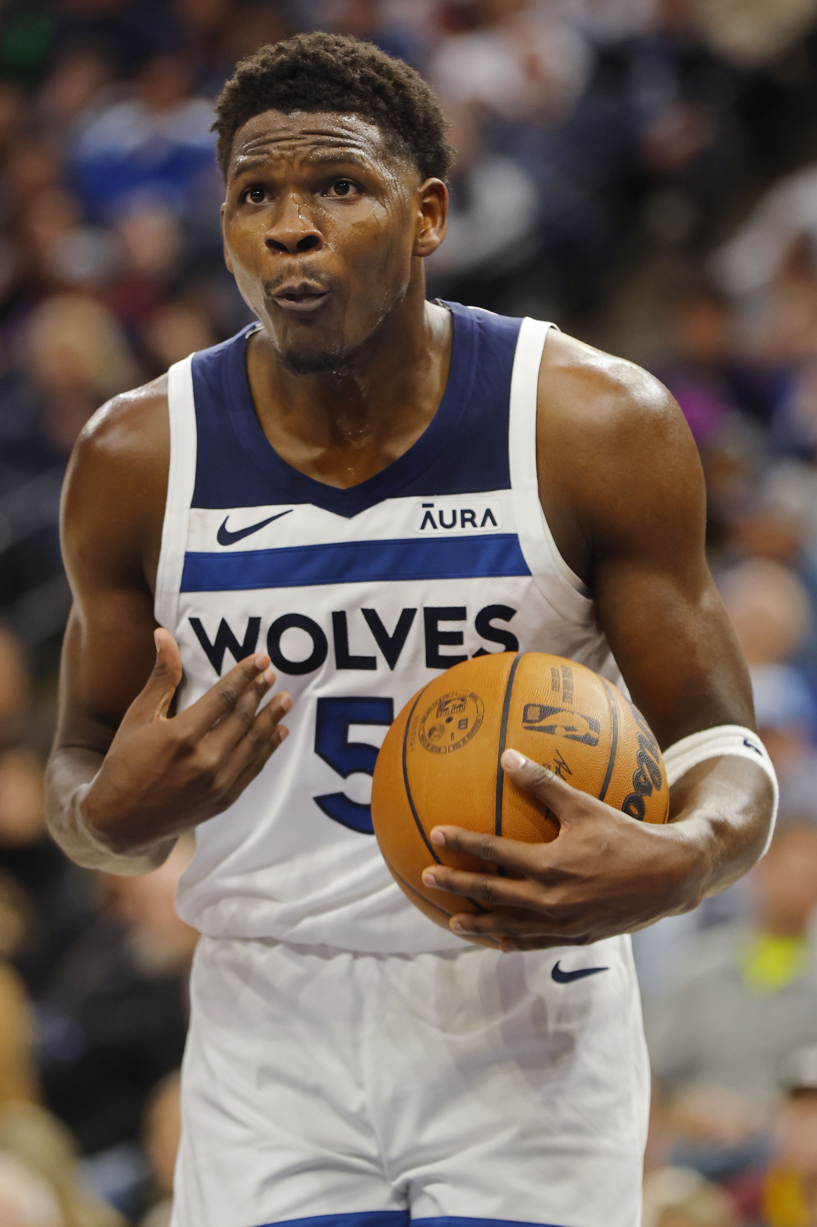 Anthony Edwards propels Wolves past Rockets | Reuters