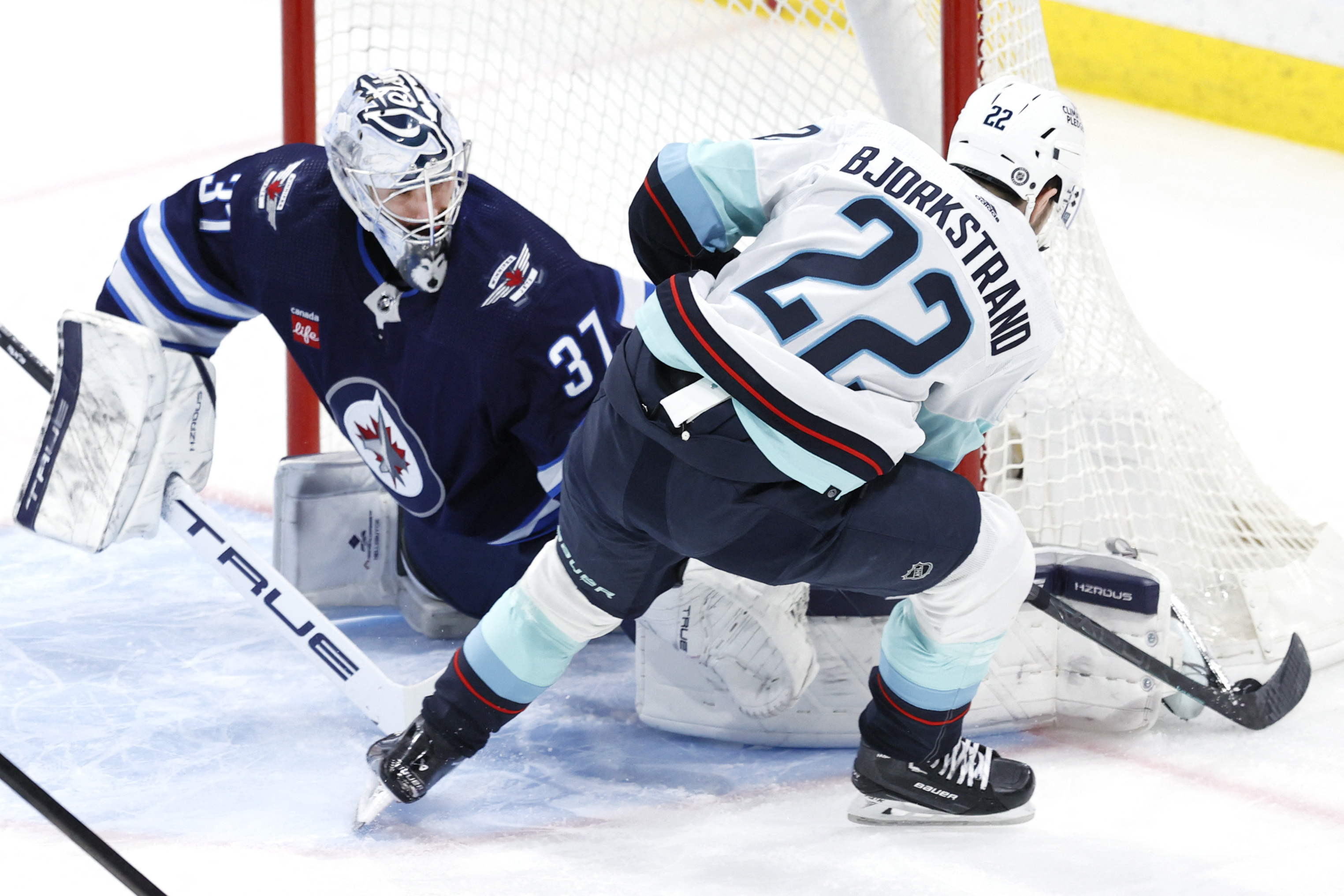 Kraken defeat Jets, sweep back-to-back games in Canada | Reuters