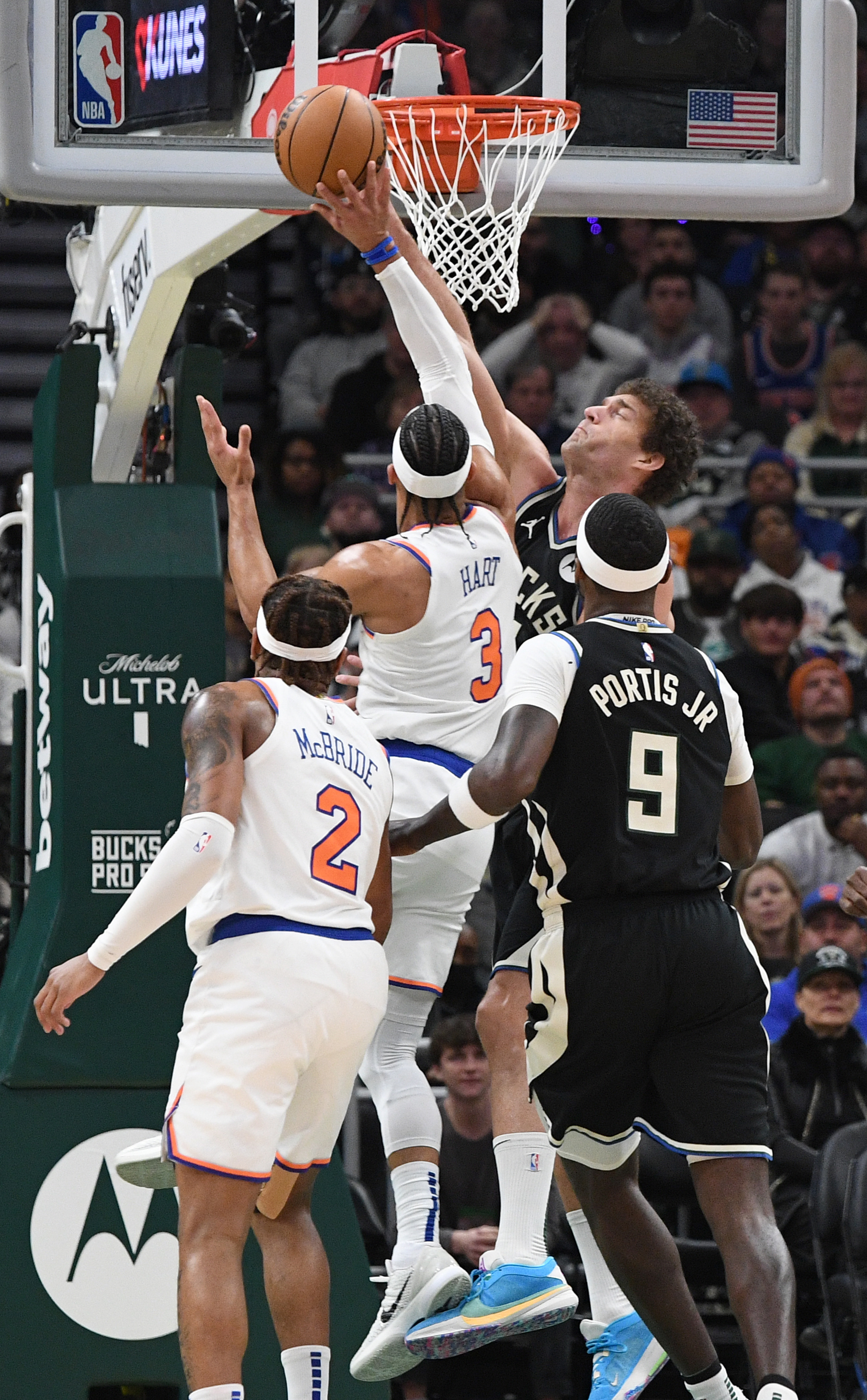 Jalen Brunson leads Knicks' comeback win vs. reeling Bucks | Reuters
