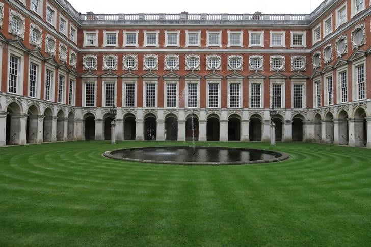 Sunak bids to lead wary investors through British maze | Reuters