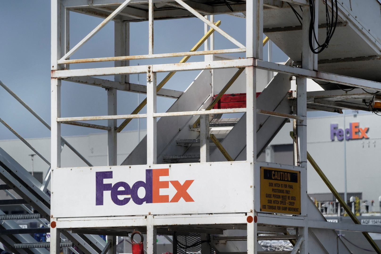 FedEx warning drives worst decline in stock, deepens slowdown fears ...