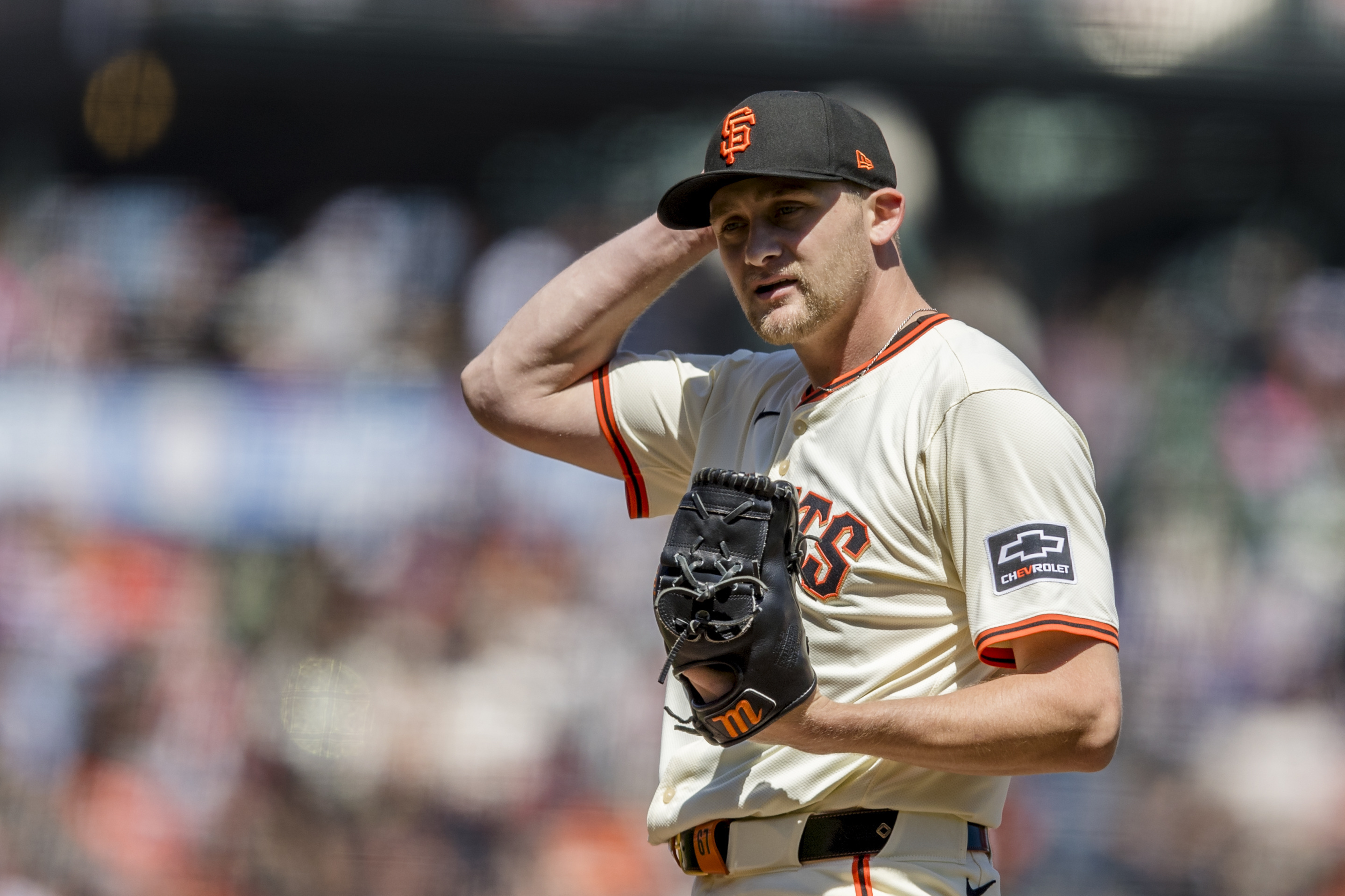 Giants edge Pirates to win low-scoring series | Reuters