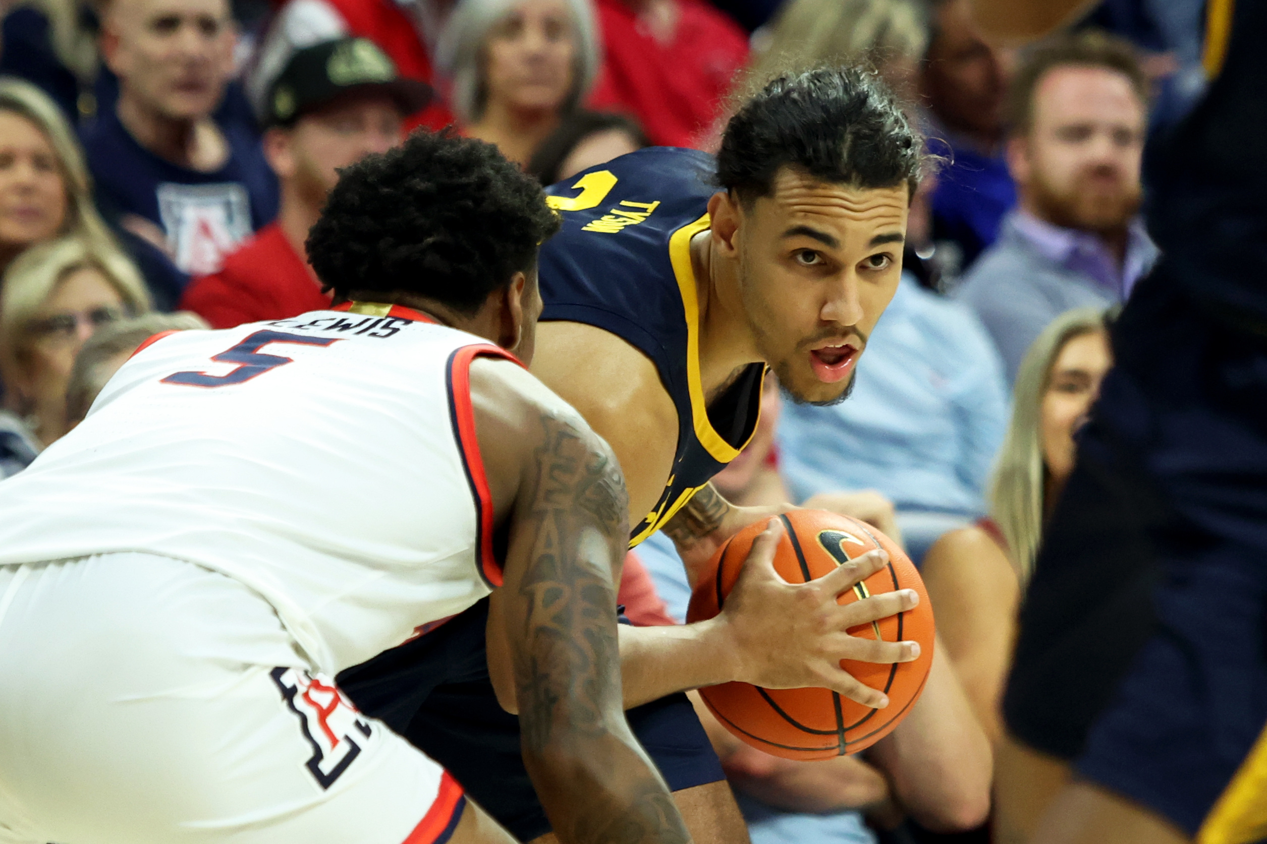 No. 11 Arizona rolls over Cal, extends series win streak | Reuters