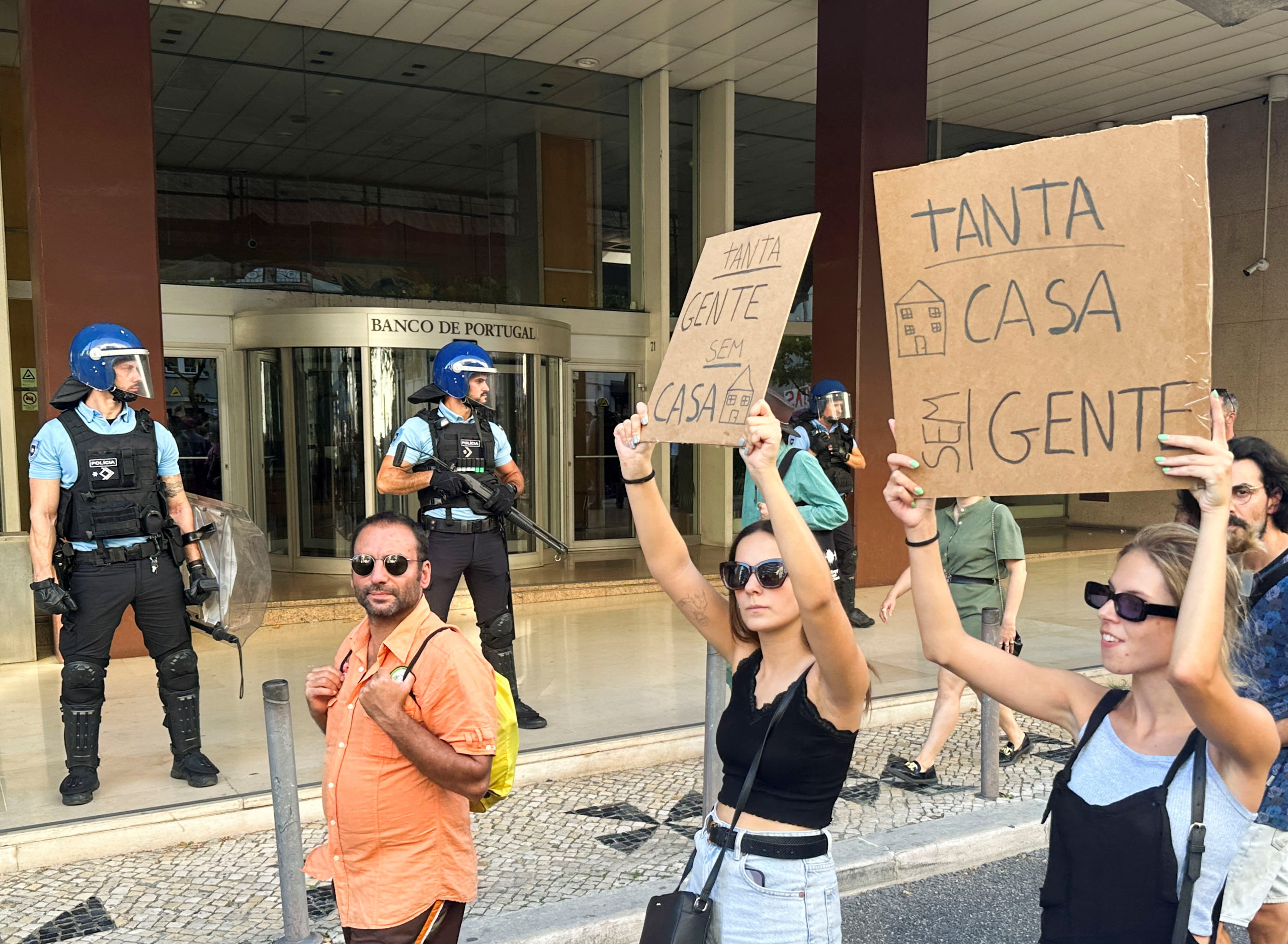 Tent-dwelling migrants join protest over Portugal's housing prices ...