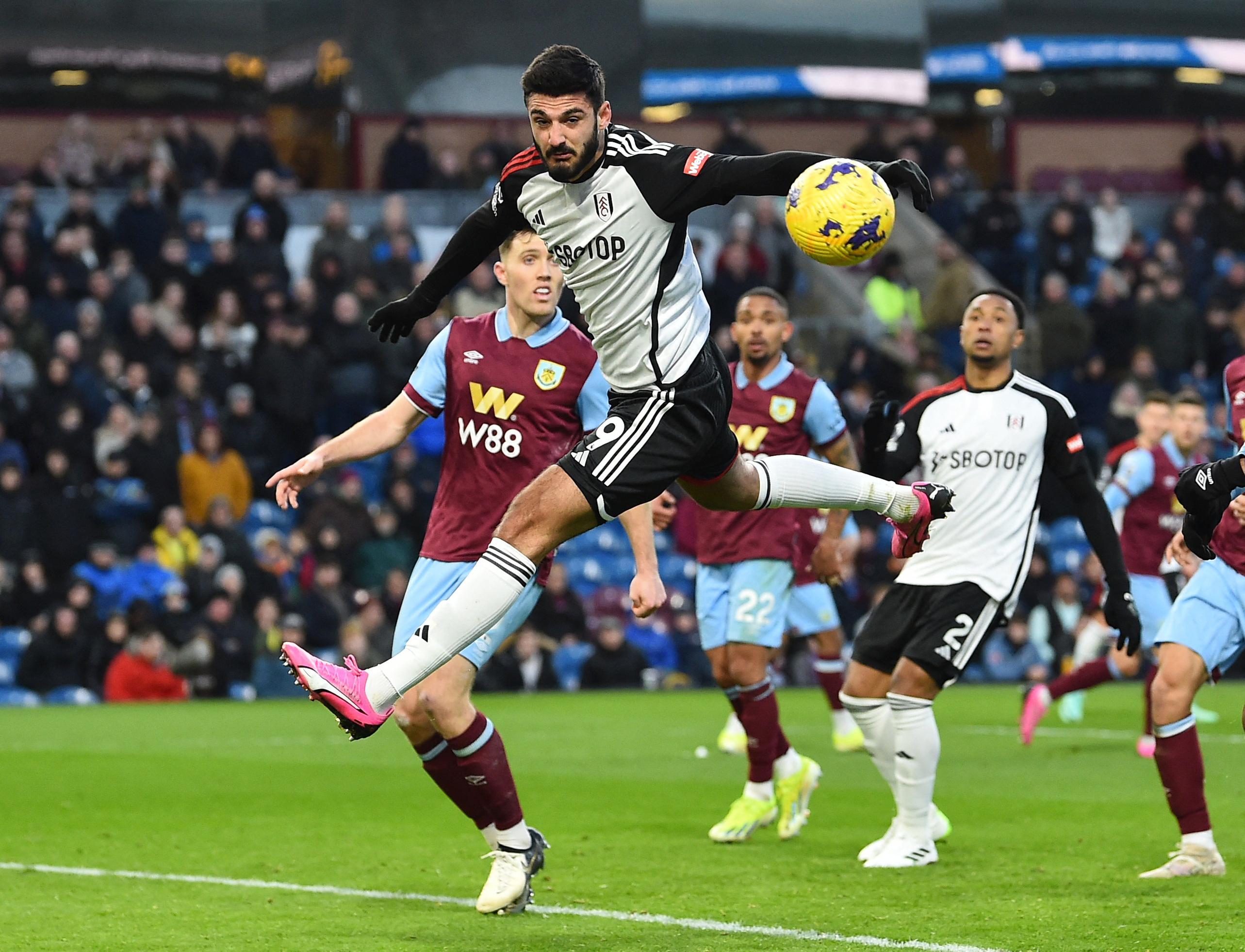 Burnley come from behind to earn dramatic draw with Fulham | Reuters