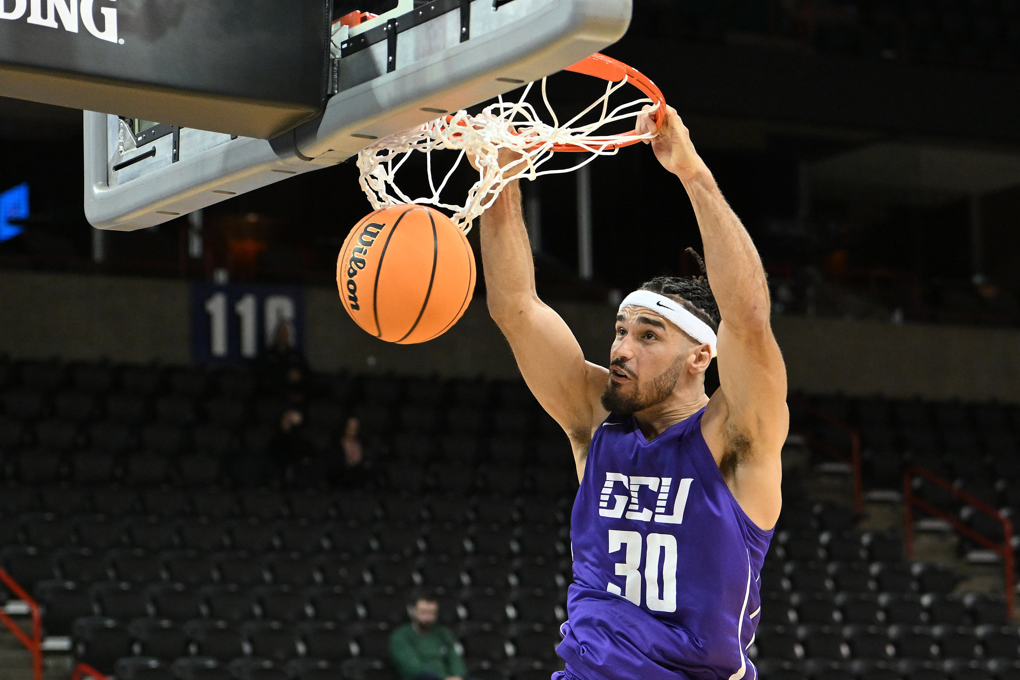 Texas dumps Colorado State amid ugly shooting efforts | Reuters