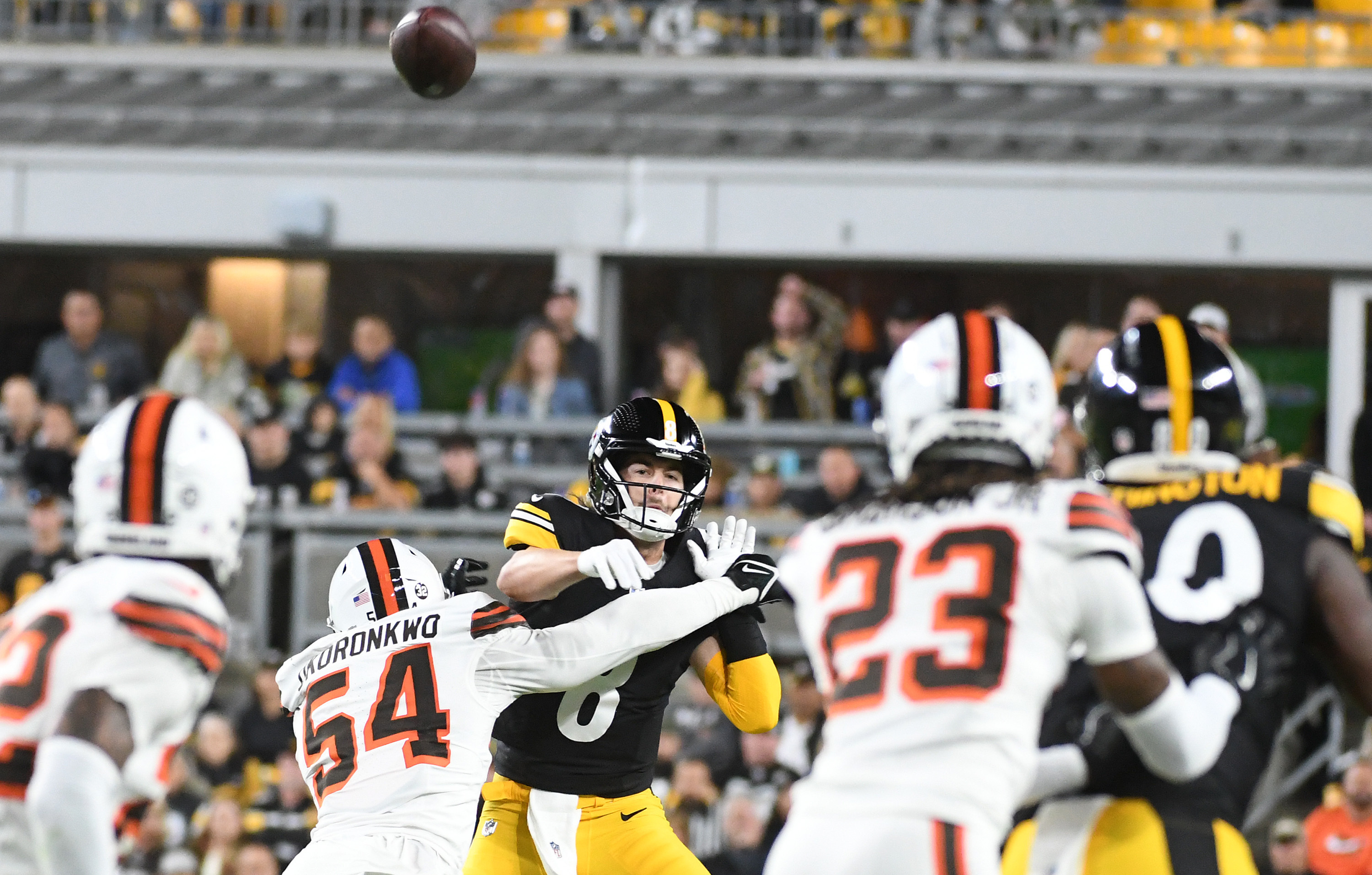 Defensive TDs lift Steelers to another home win over Browns | Reuters