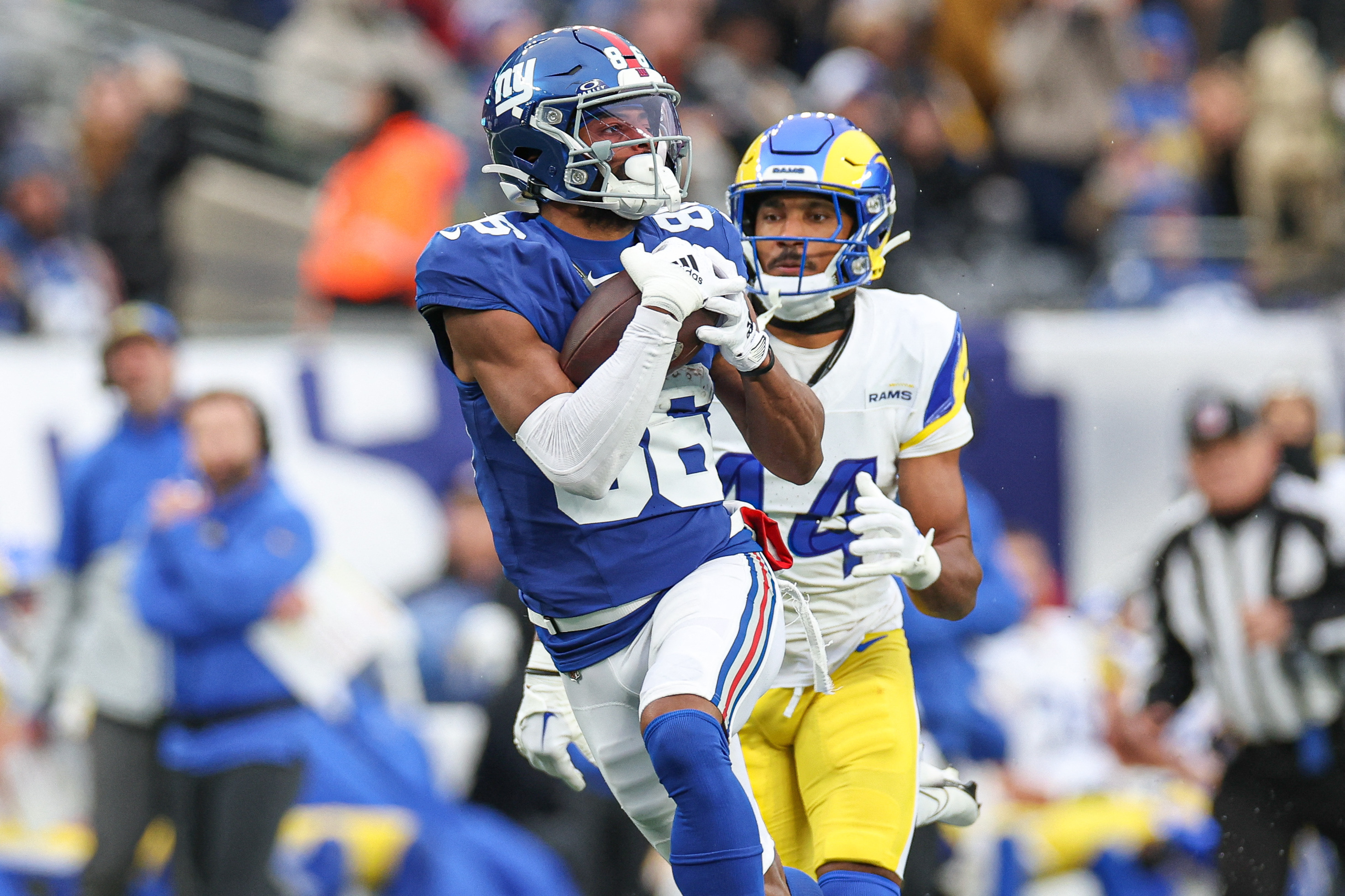 Rams score early, hold off Giants | Reuters