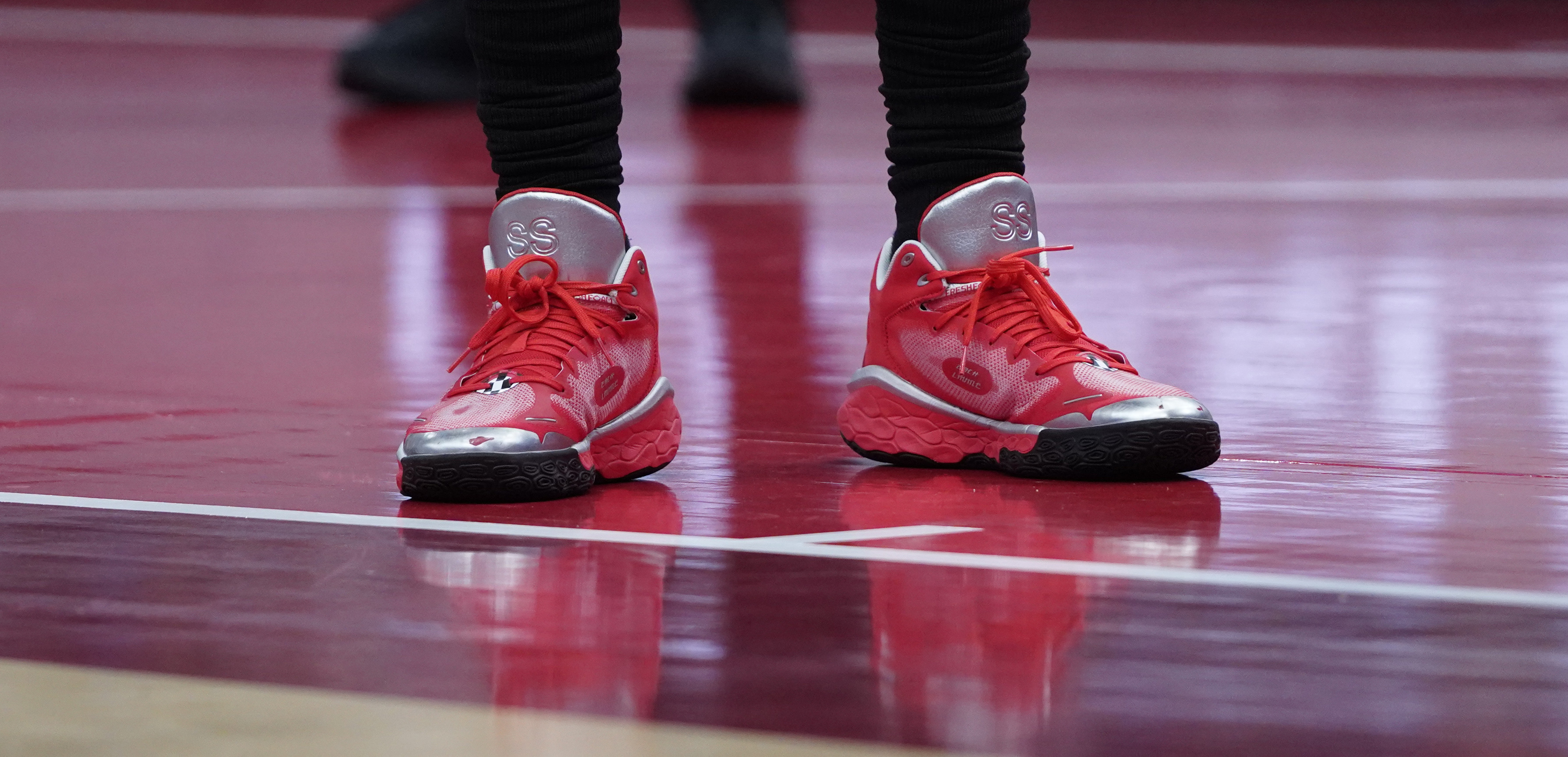 Magic withstand Bulls' second-half charge | Reuters