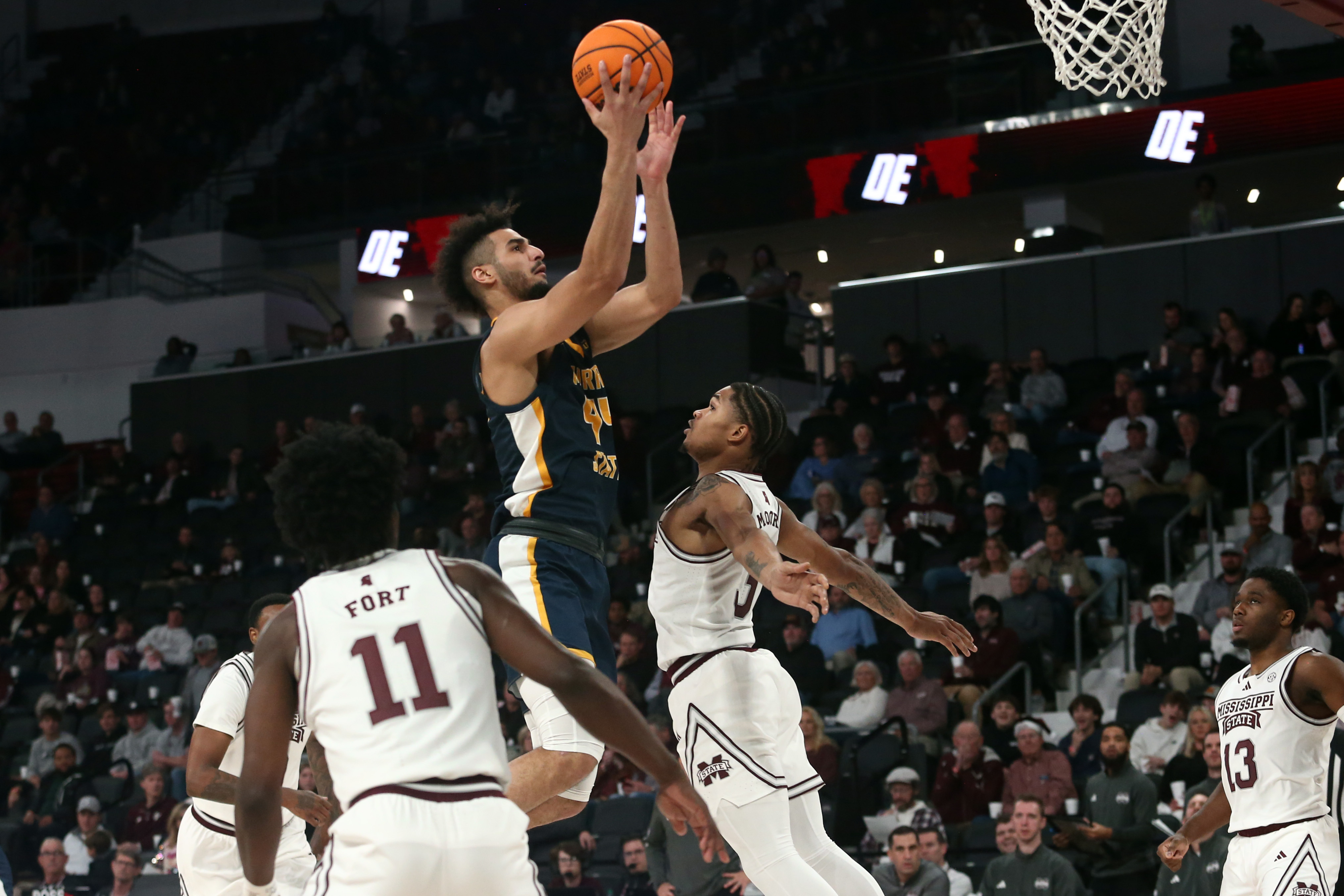 Late dunk rescues Mississippi St. in win over Murray St. | Reuters