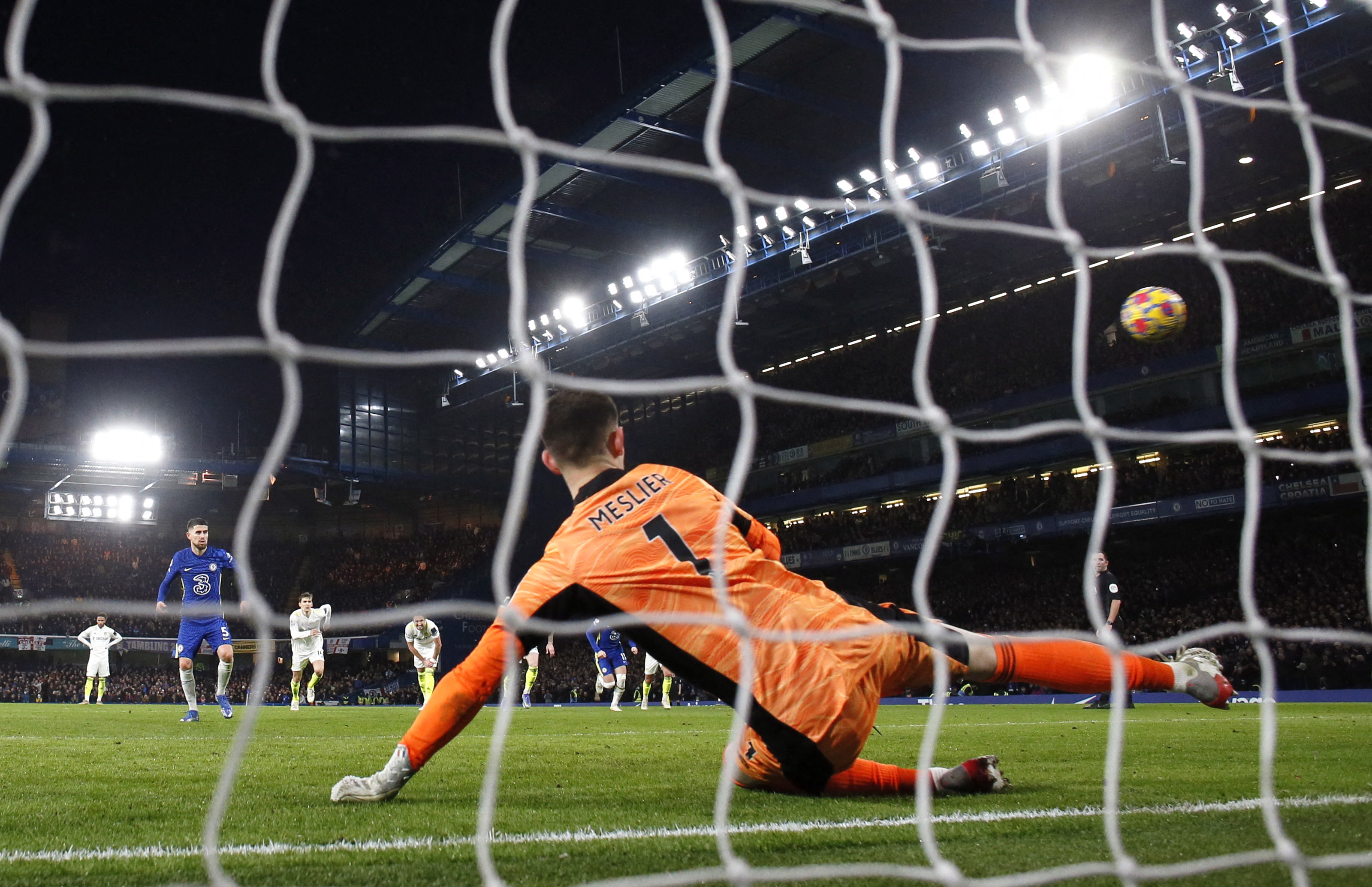 Chelsea need late penalty to beat Leeds 3-2 | Reuters