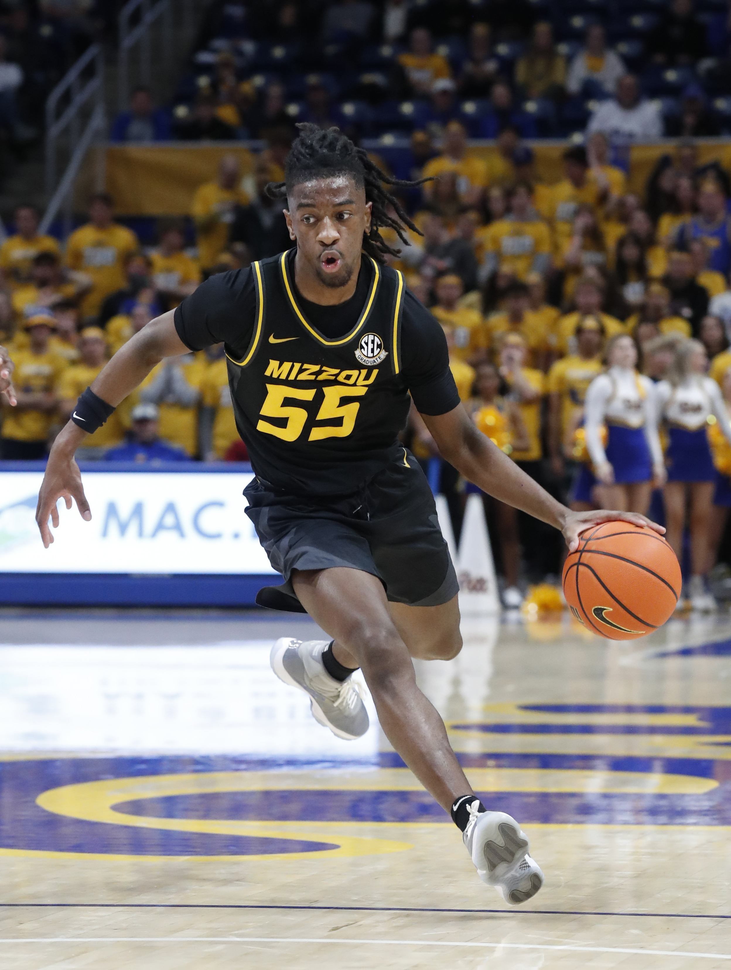 Missouri ends Pitt's home winning streak | Reuters