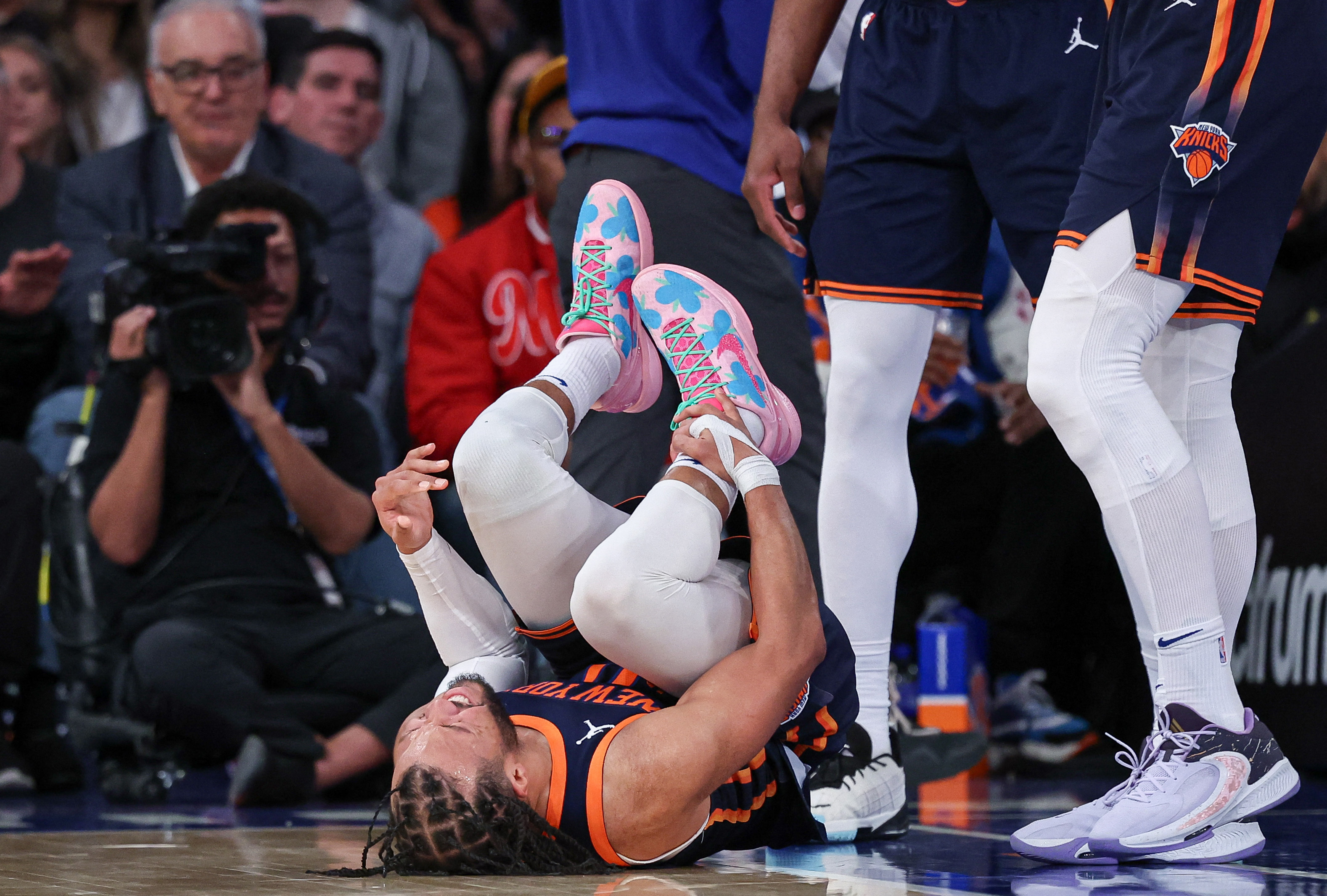 Knicks rough up injury-ridden Grizzlies | Reuters