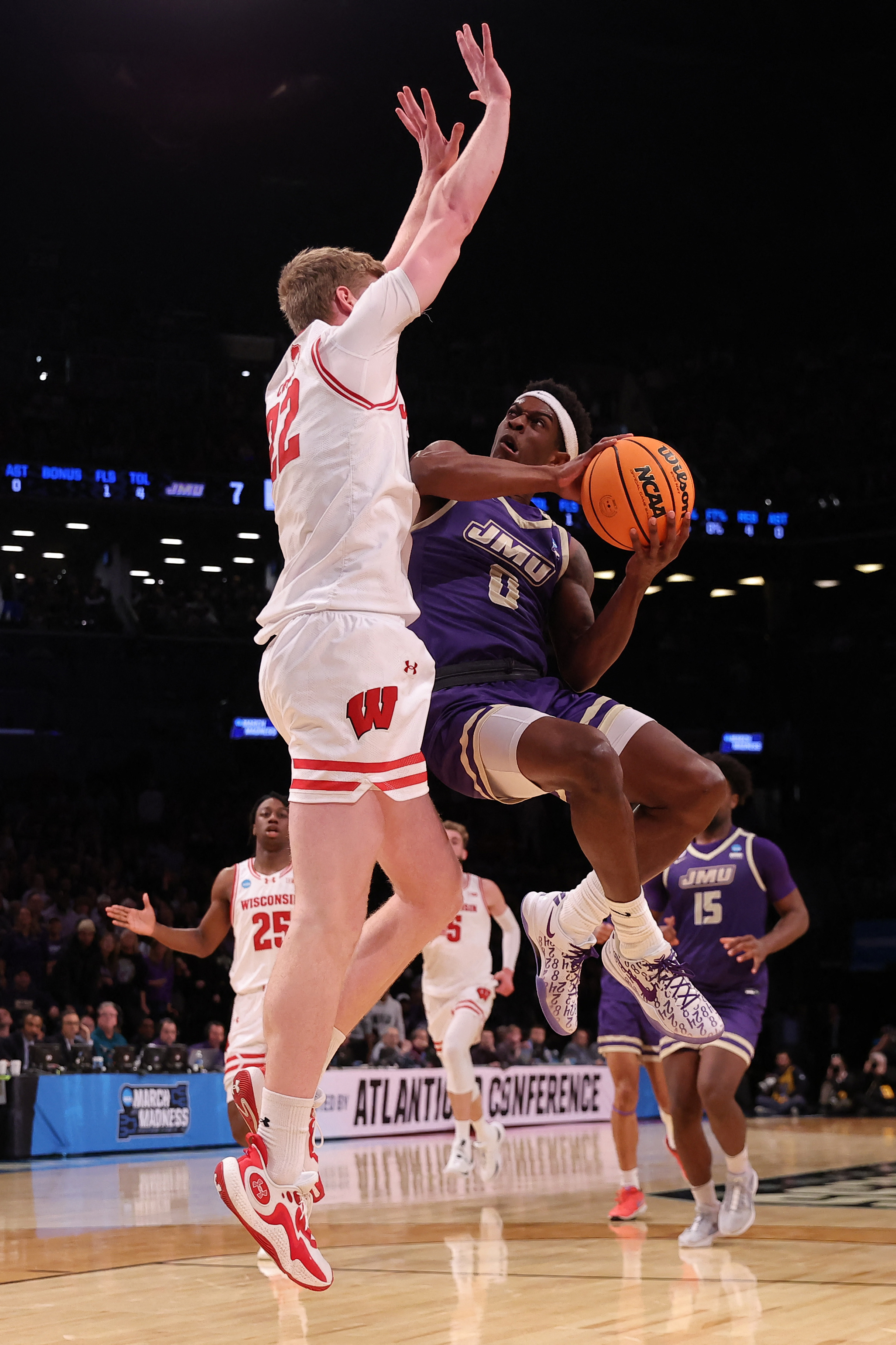 James Madison leads wire to wire in upset of Wisconsin | Reuters