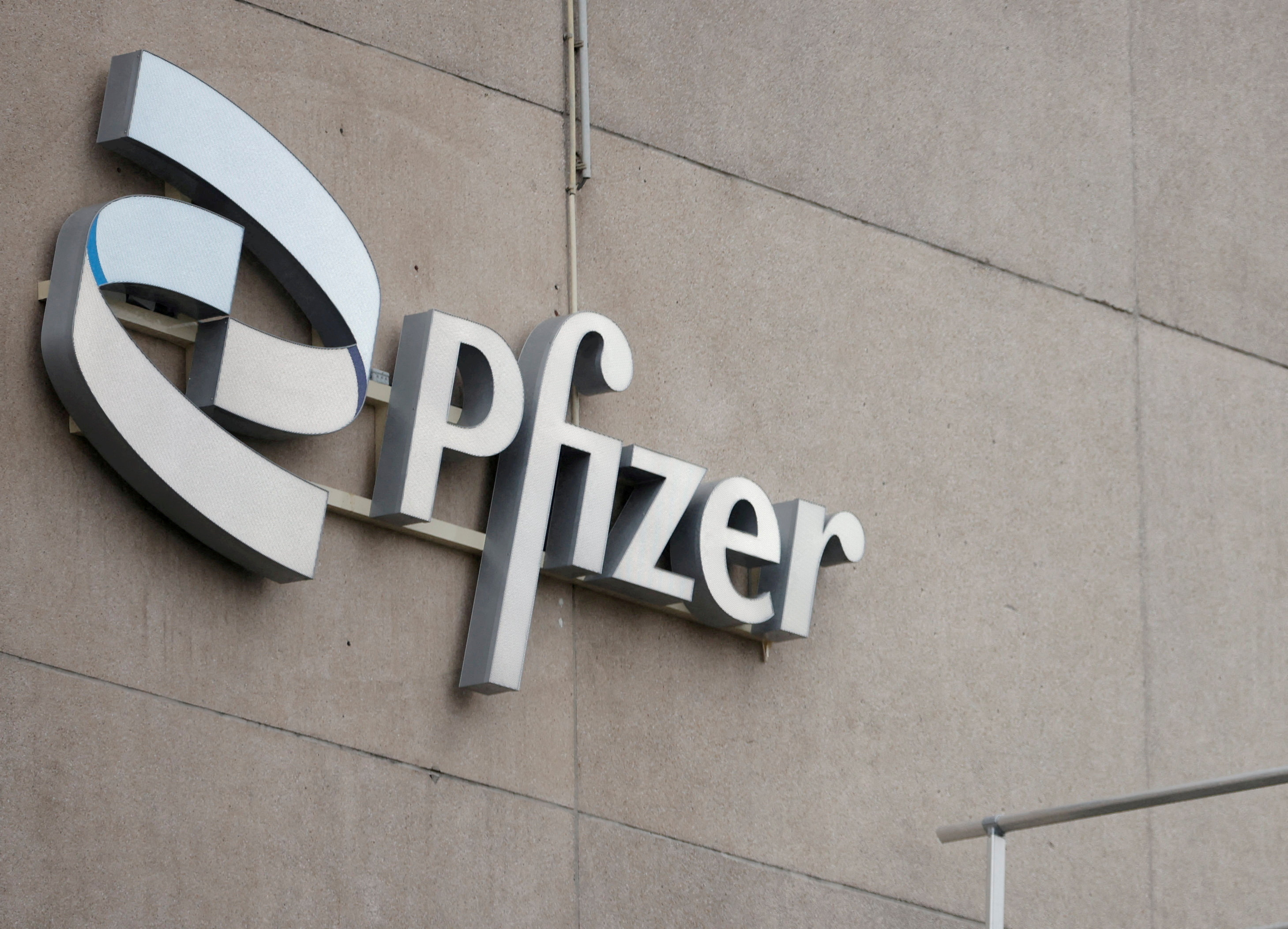 China's CSPC Pharma partners with Pfizer for oral COVID treatment | Reuters