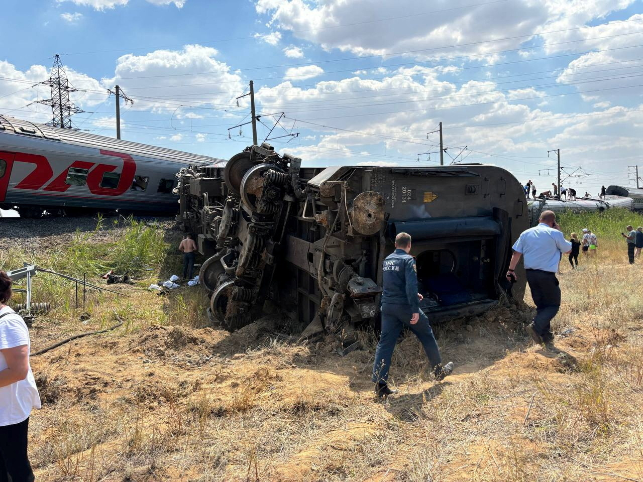 Russian train smashes into truck, injuring 52 | Reuters