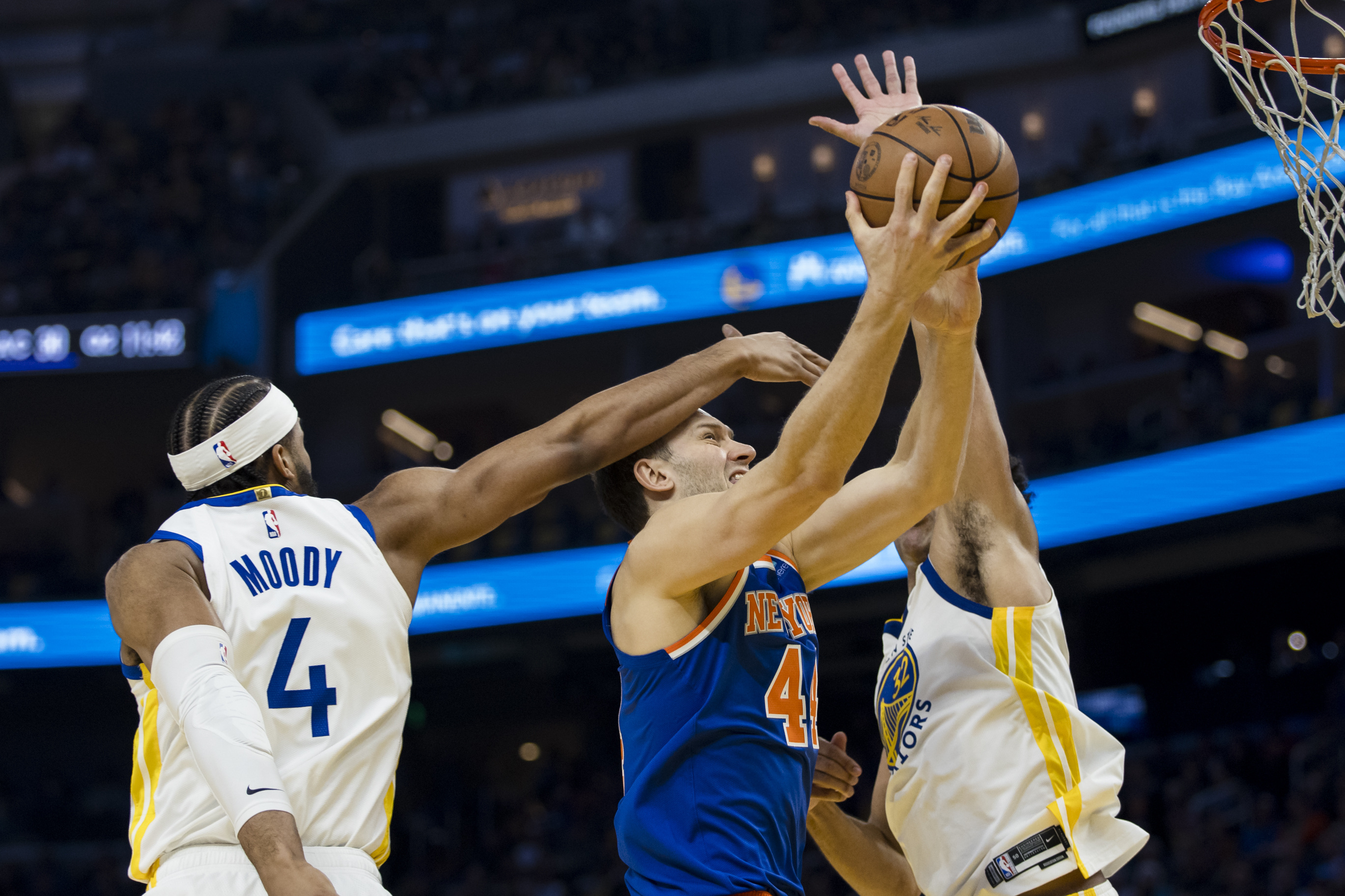 Backcourt duo carries Knicks over Warriors, 119-112 | Reuters