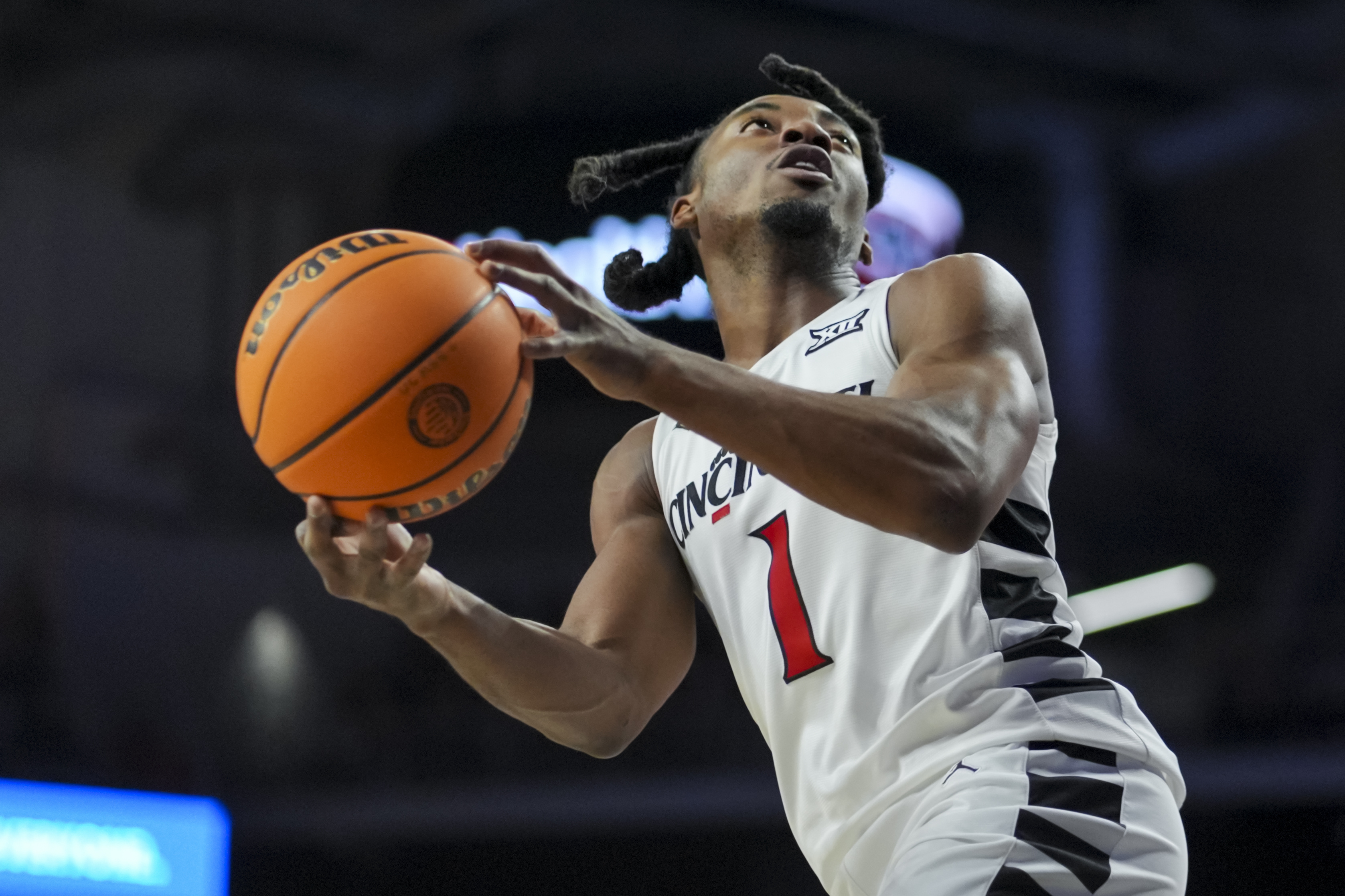 Oklahoma St. takes care of Cincinnati for first road win | Reuters