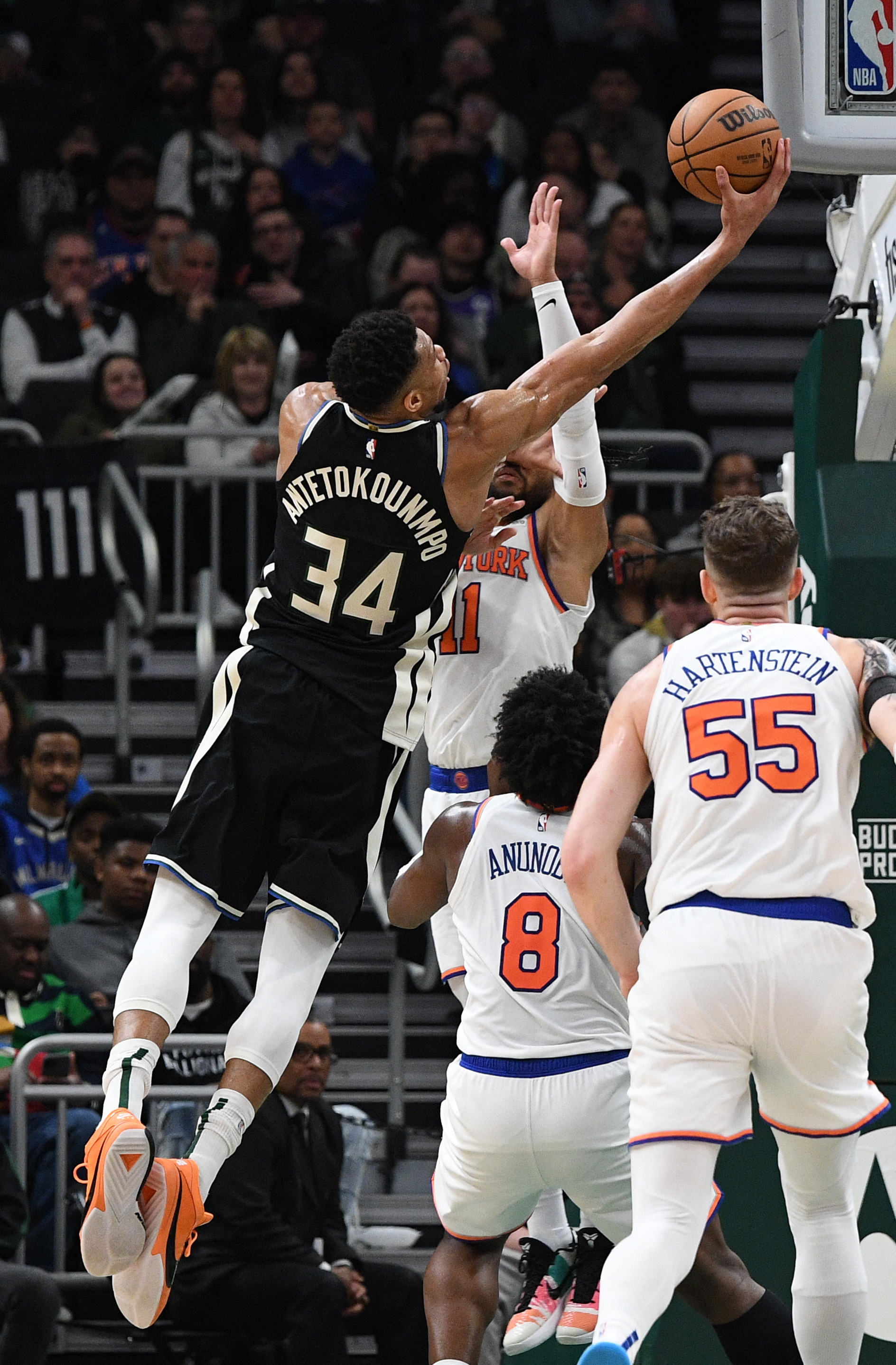 Jalen Brunson leads Knicks' comeback win vs. reeling Bucks | Reuters