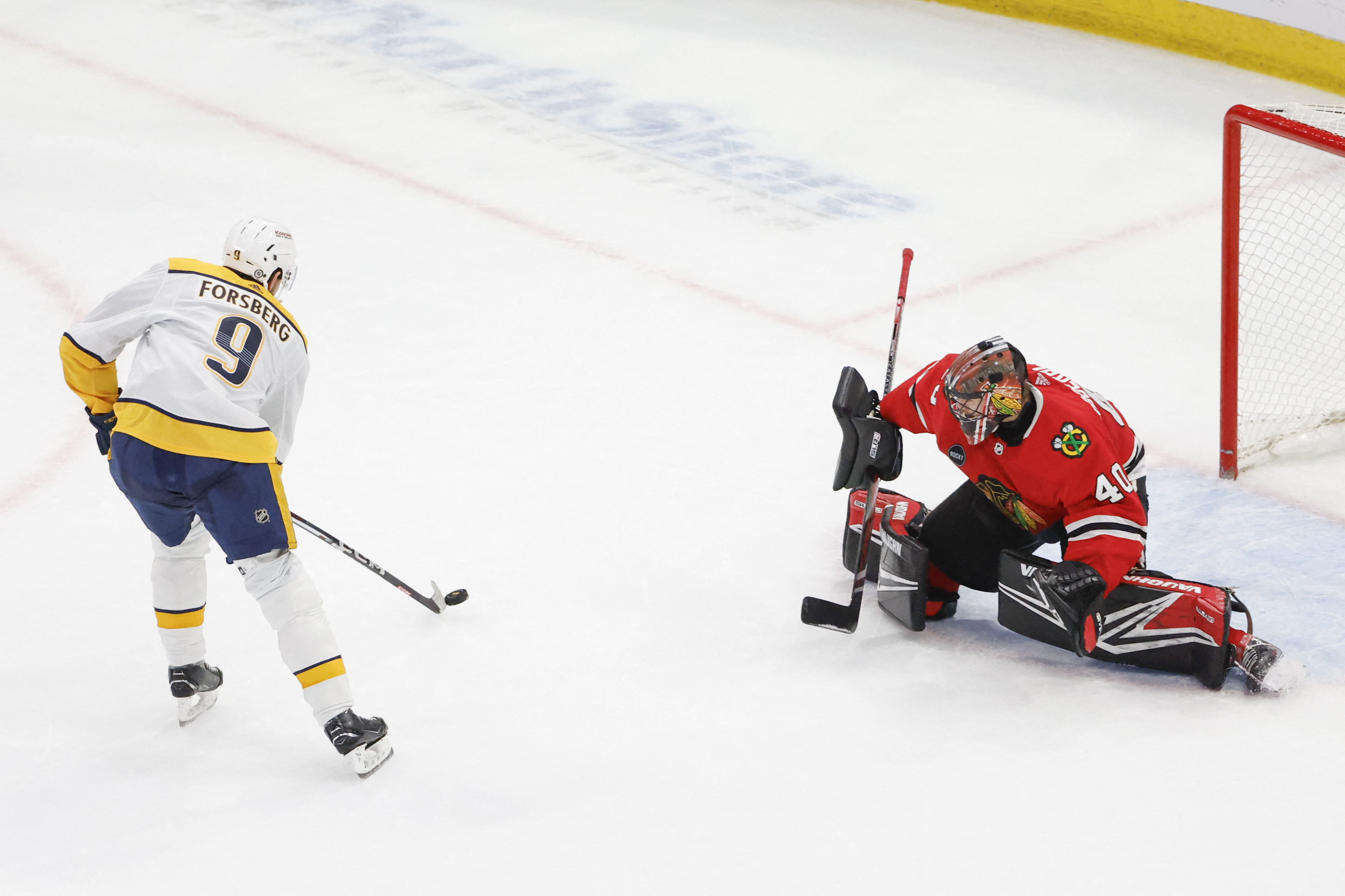 Ryan O'Reilly helps Predators clip Blackhawks in shootout | Reuters
