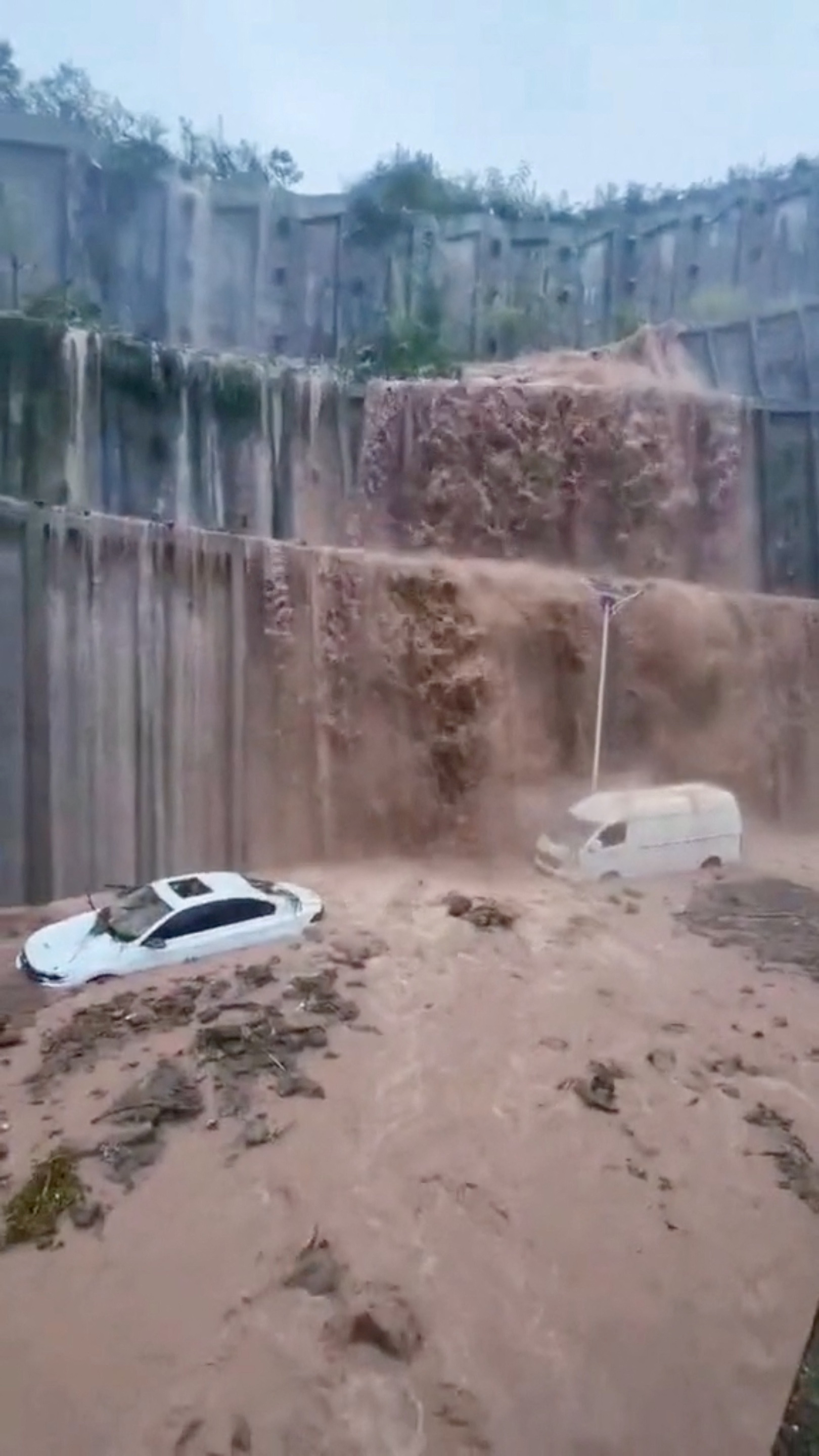 Heavy rain in China's Chongqing threatens rivers, mass evacuations ...