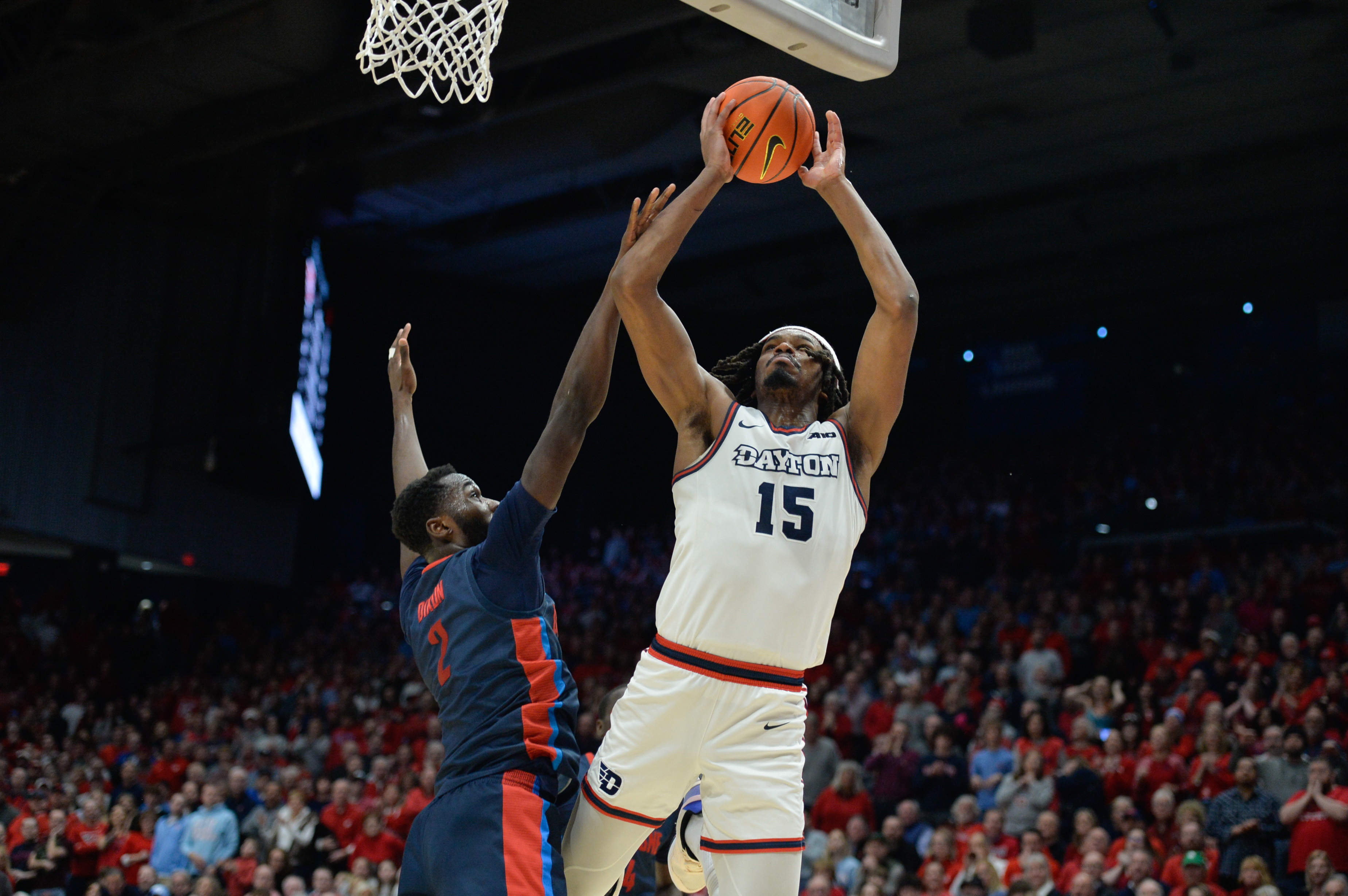 DaRon Holmes II powers No. 16 Dayton past Duquesne | Reuters