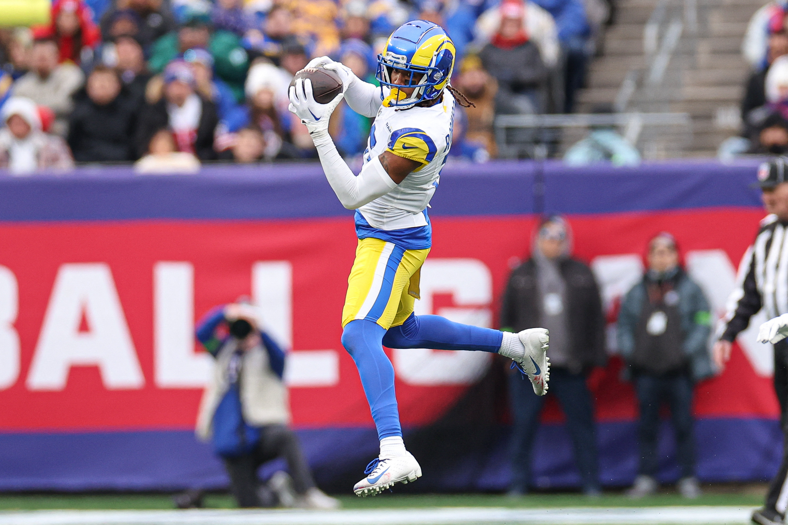 Rams score early, hold off Giants | Reuters