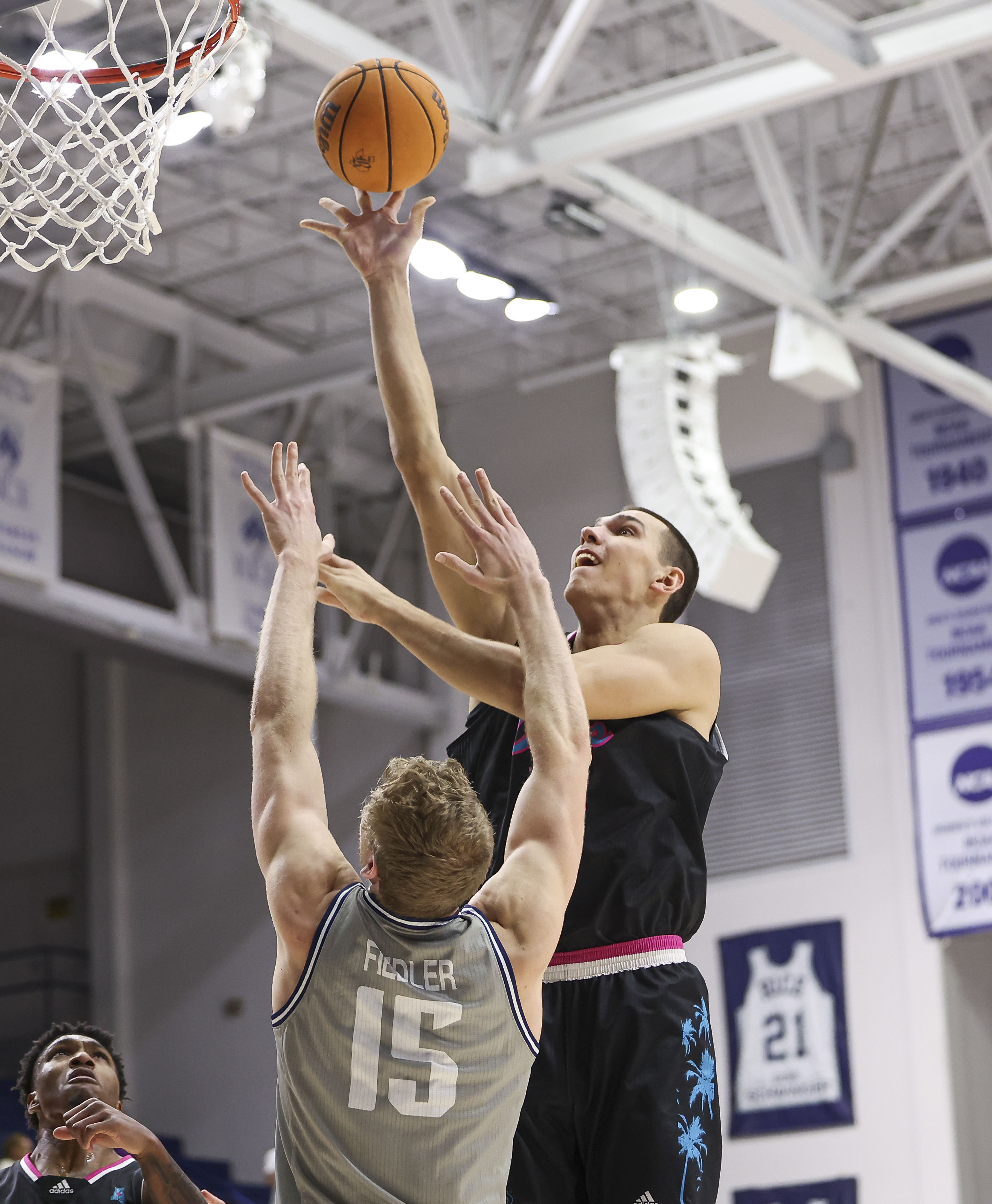 No. 22 FAU rolls over Rice, grabs share of AAC lead | Reuters