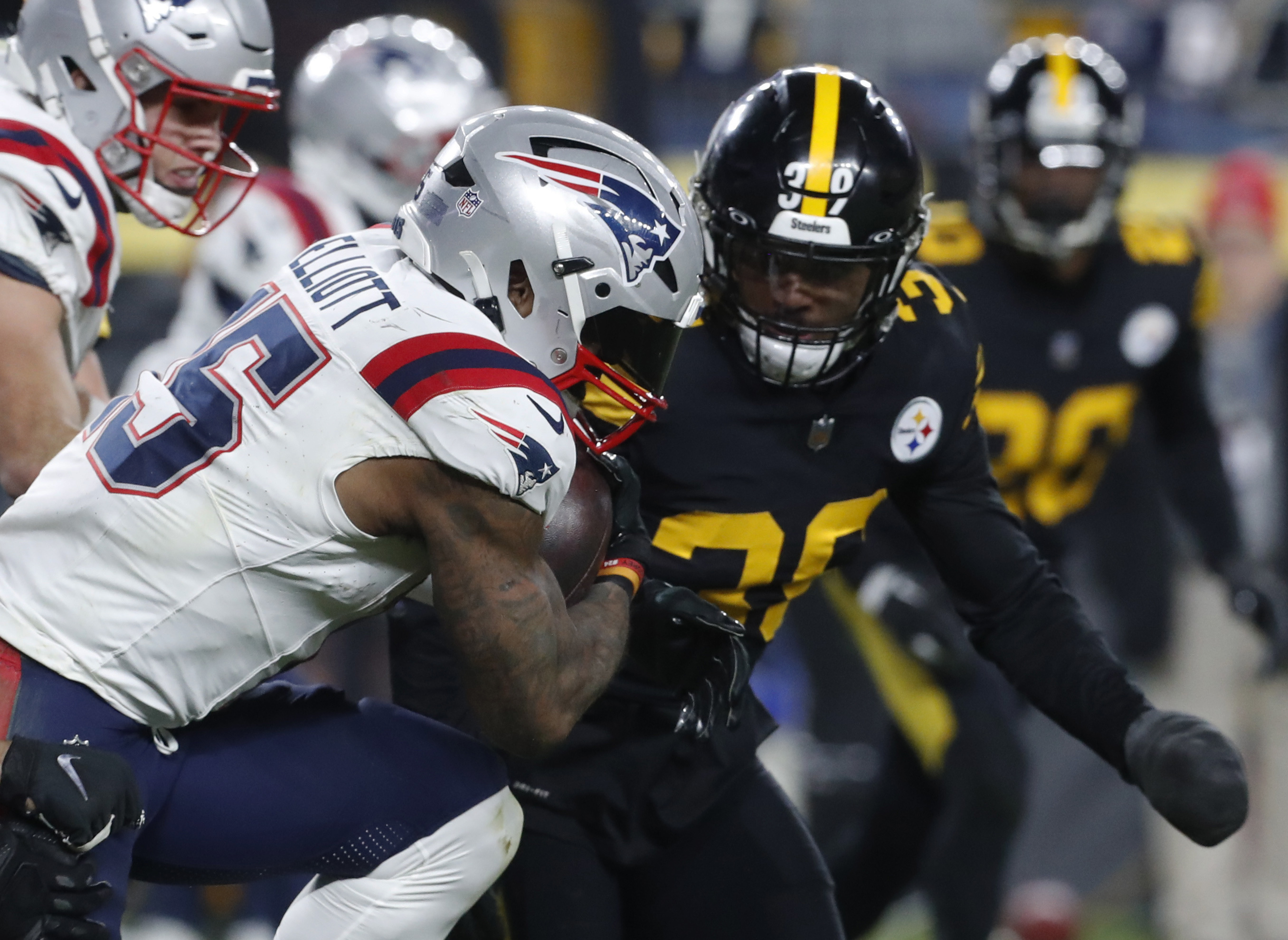 Bailey Zappe, Pats dump Steelers, end 5-game skid | Reuters