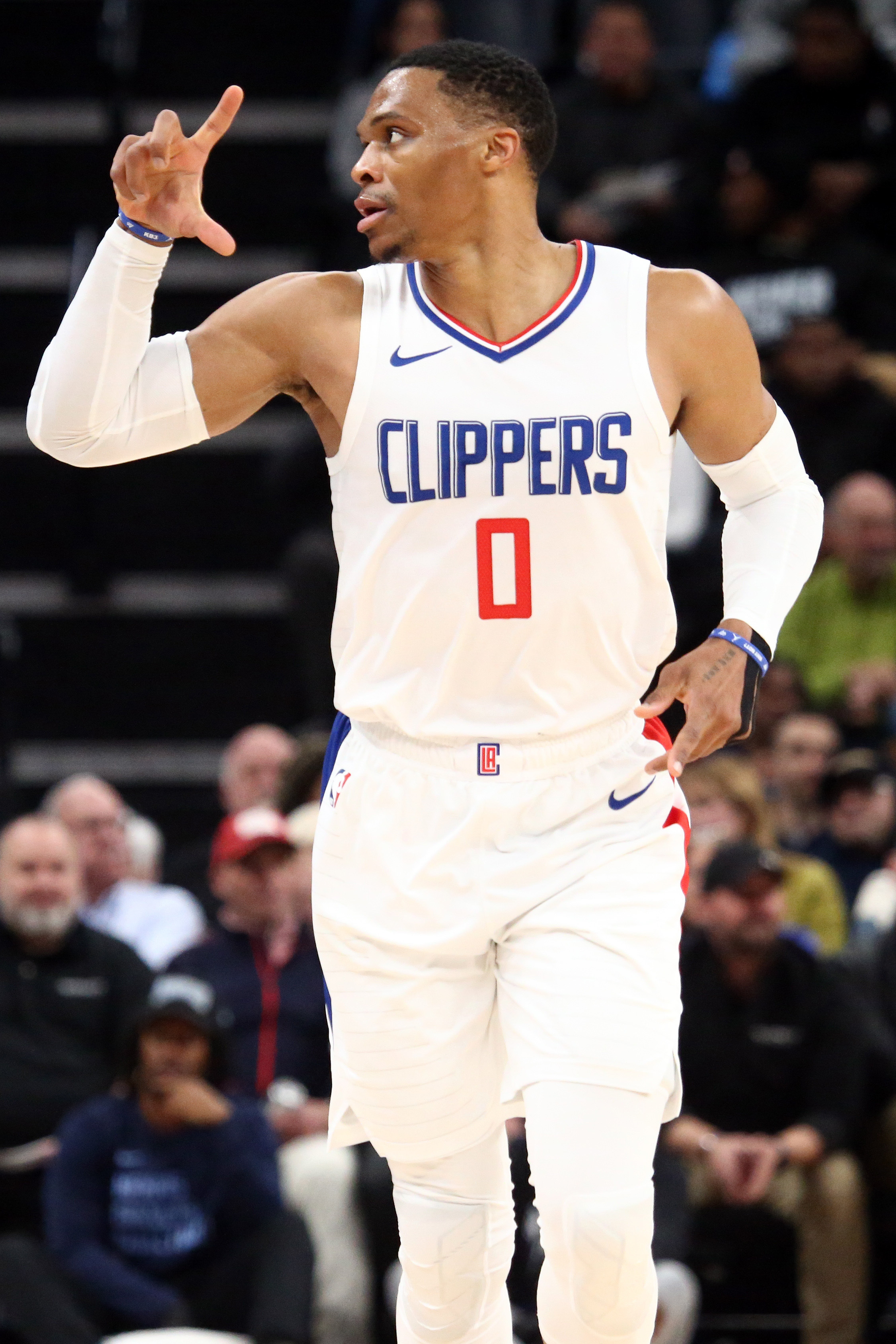 Grizzlies hold off Raptors to end losing streak | Reuters