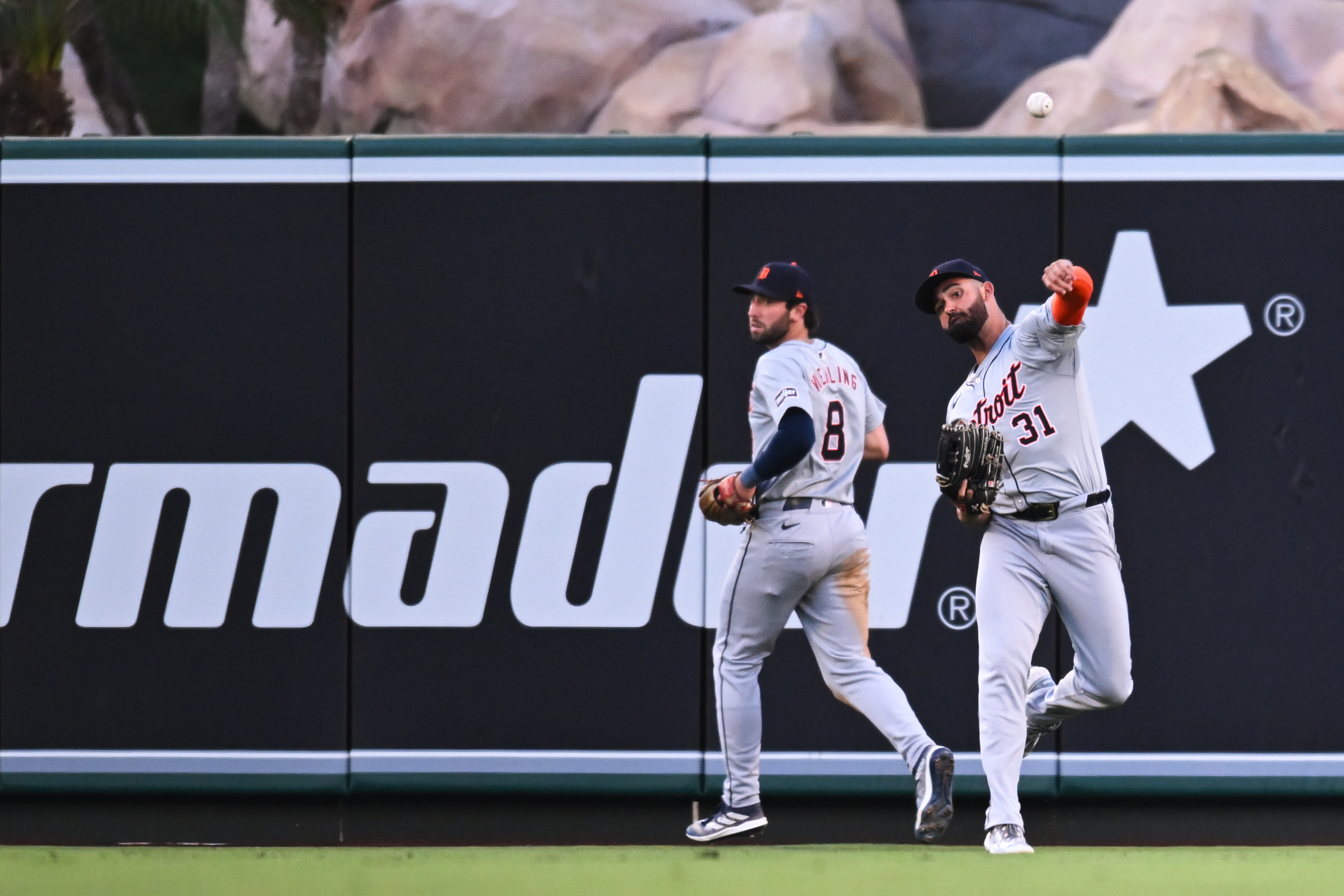 Angels win 6th straight, walk off vs. Tigers in 10th | Reuters