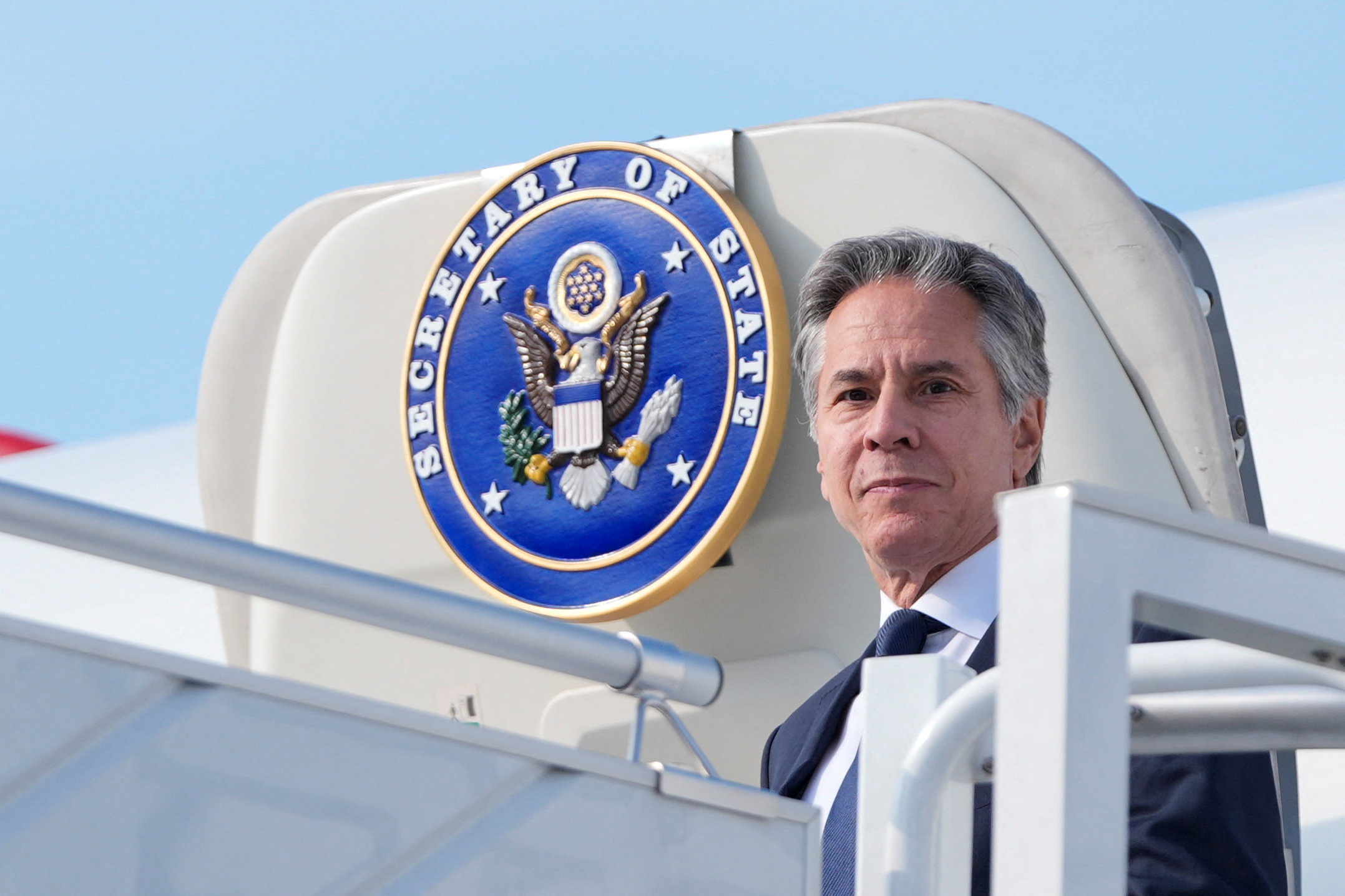 Poland hosts Blinken, joins calls to lift weapons restrictions on Ukraine | Reuters