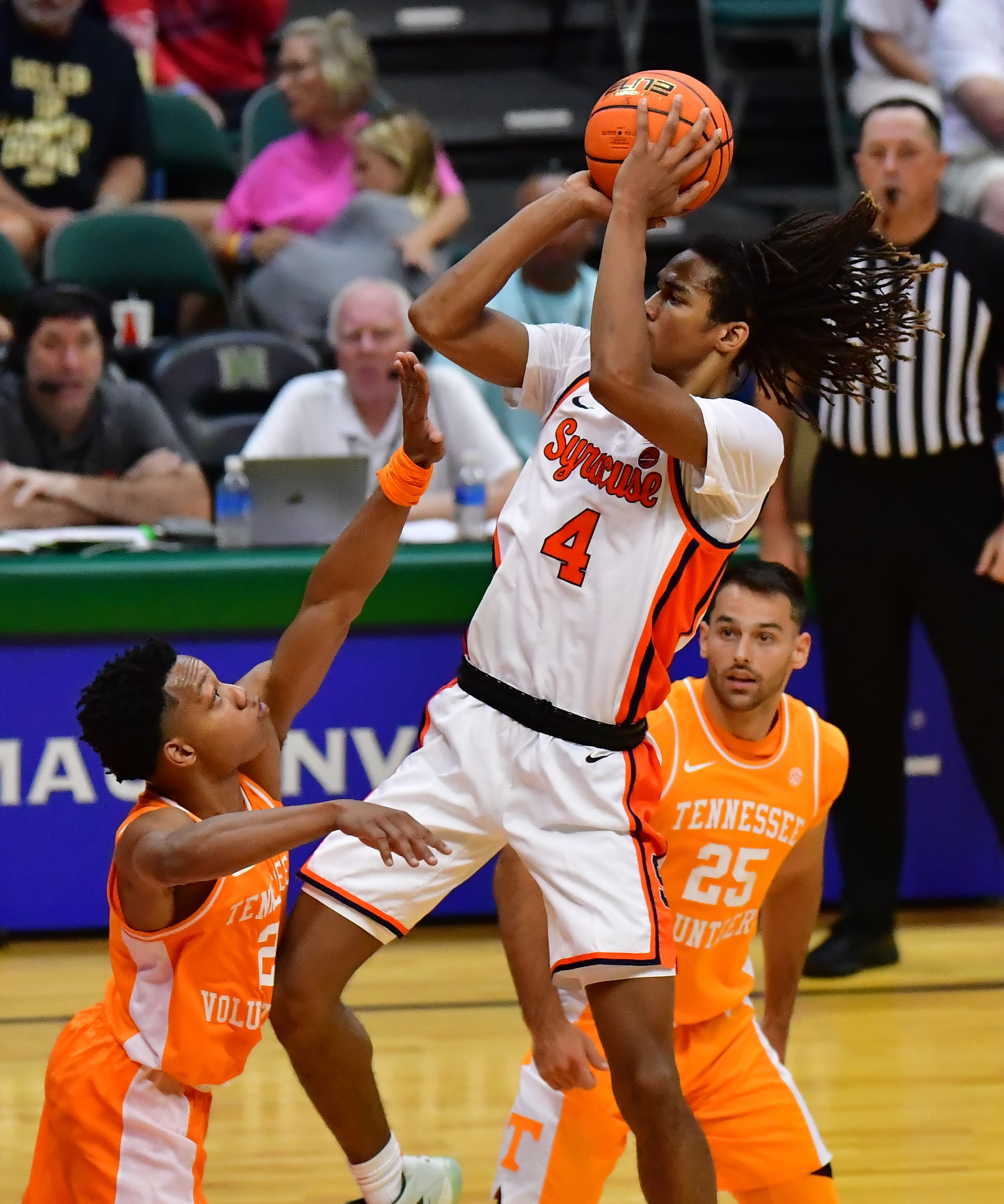 No. 7 Tennessee opens Maui Invitational by topping Syracuse | Reuters