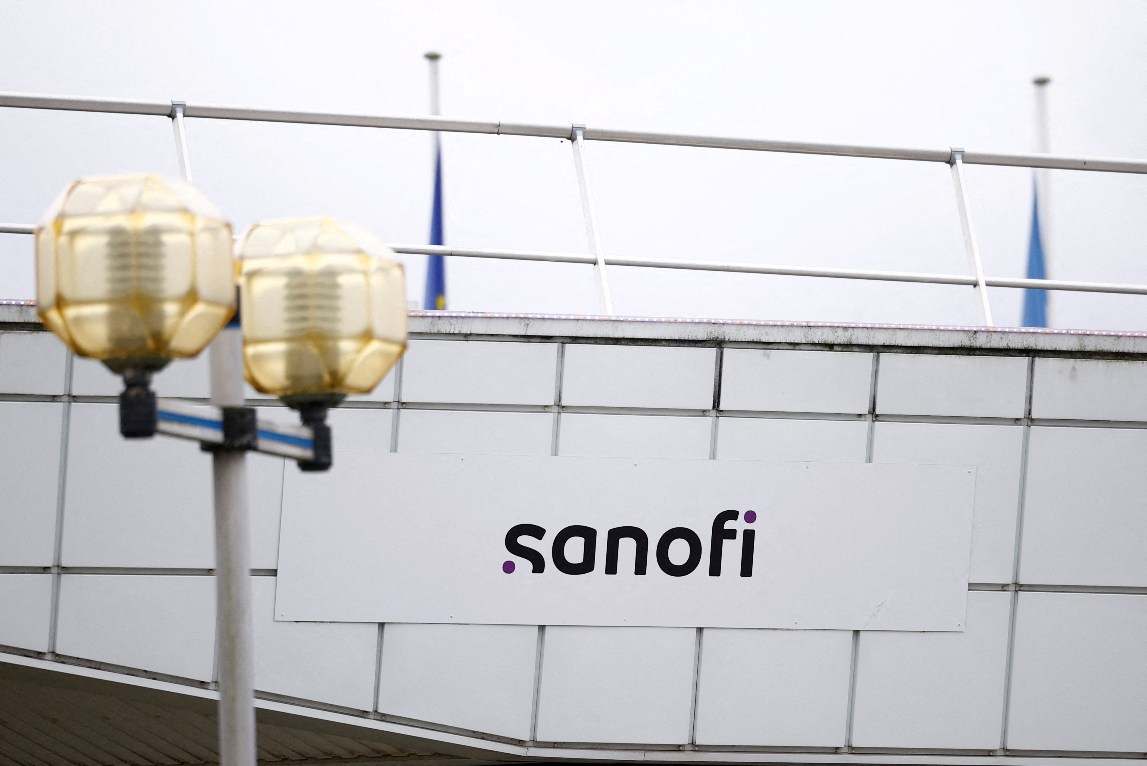 France seeks job guarantees from Sanofi over Doliprane painkiller production | Reuters
