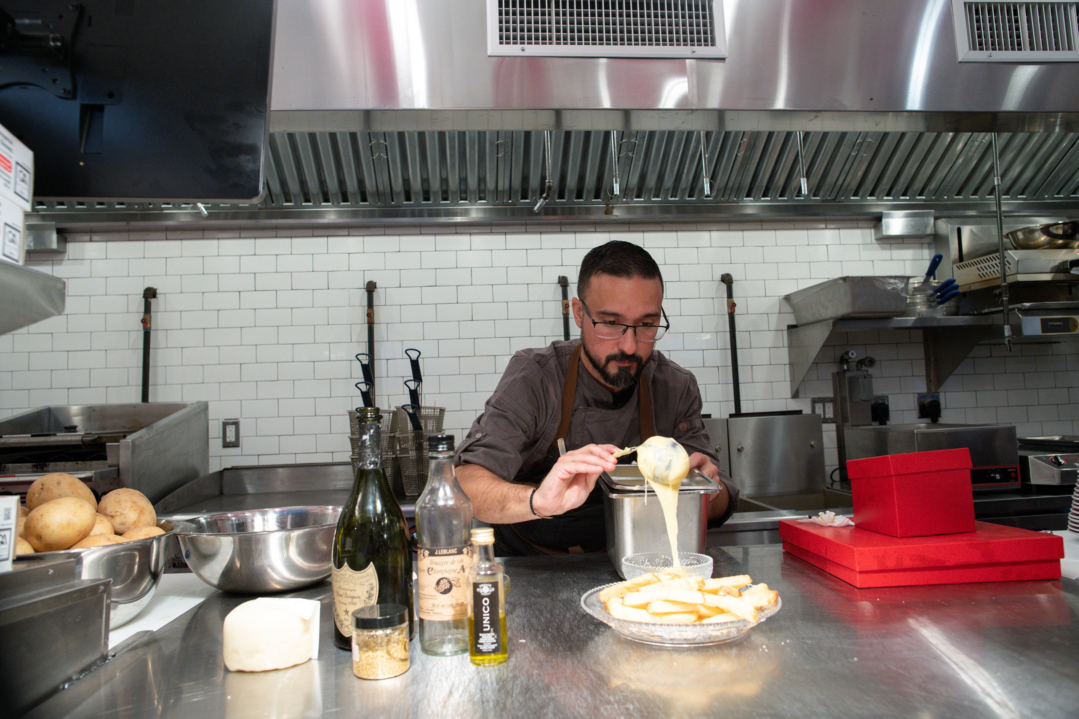 New York's $200 french fries offer 'escape' from reality | Reuters