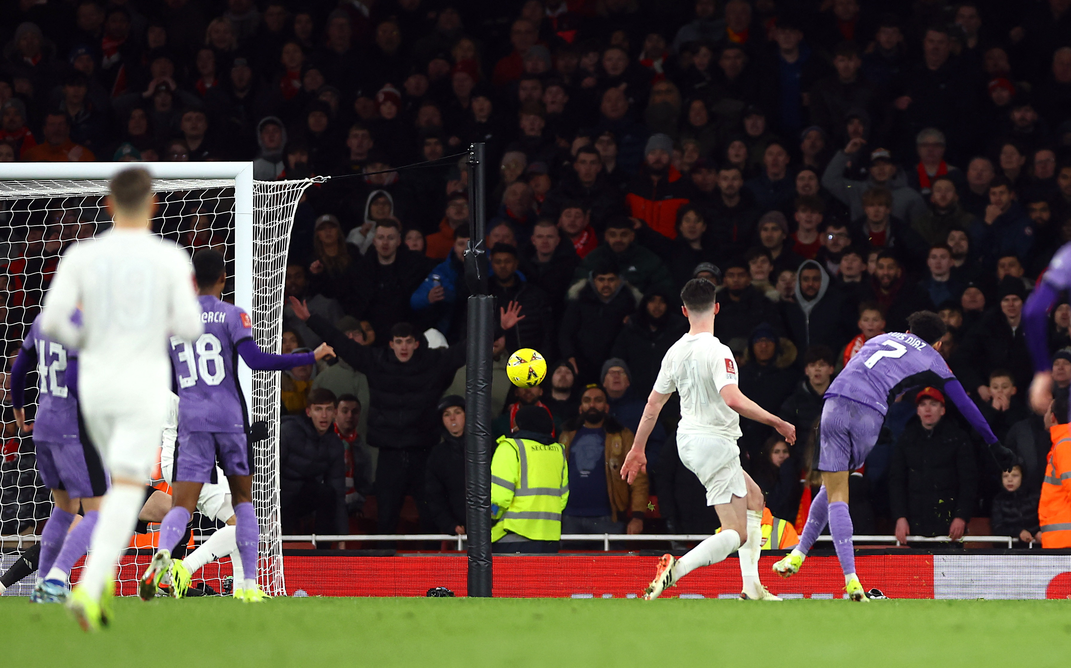 Liverpool strike late to knock Arsenal out of FA Cup, Man City cruise ...