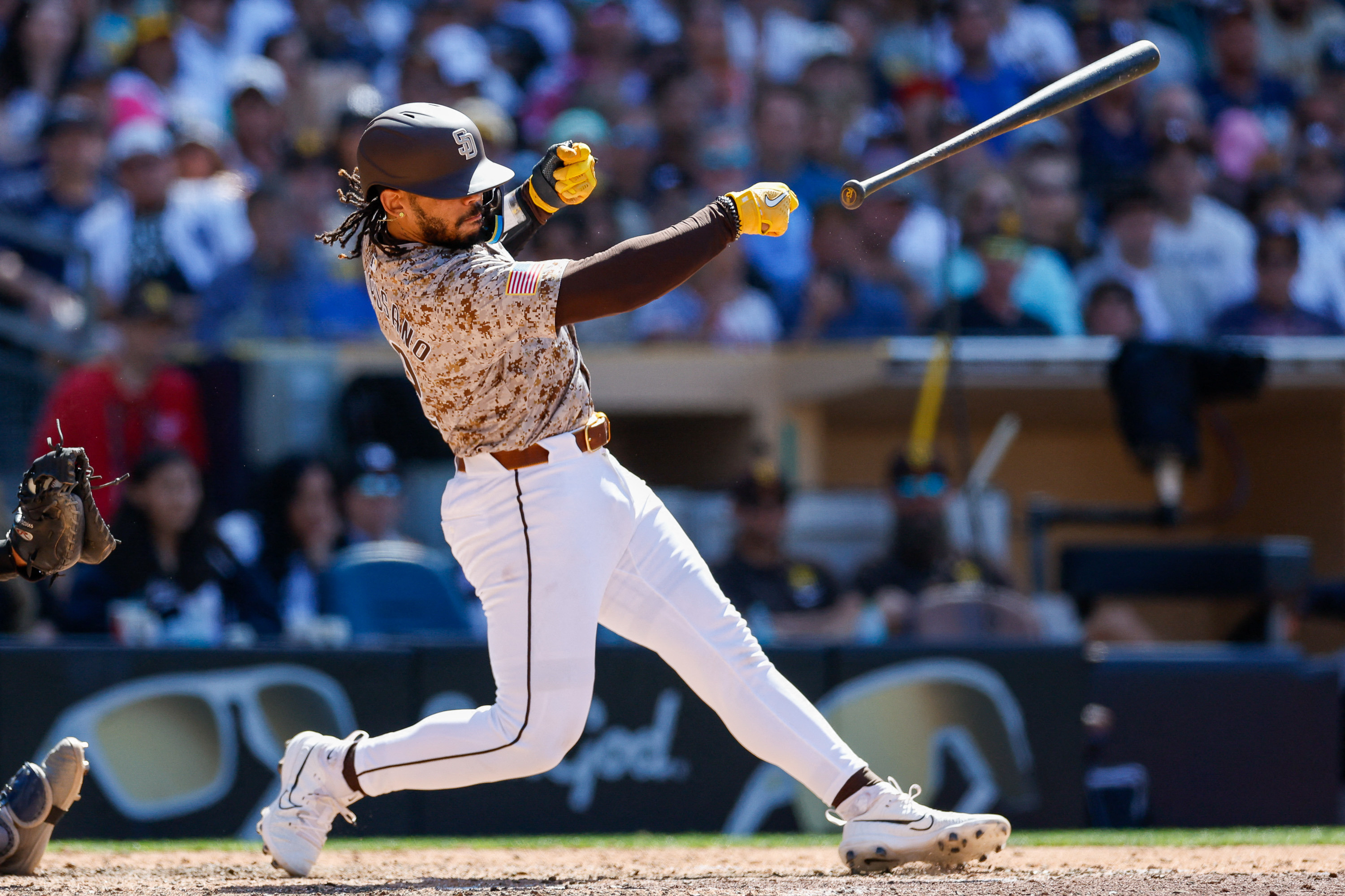 Padres post 4-run sixth, cool off Yanks to avoid sweep | Reuters