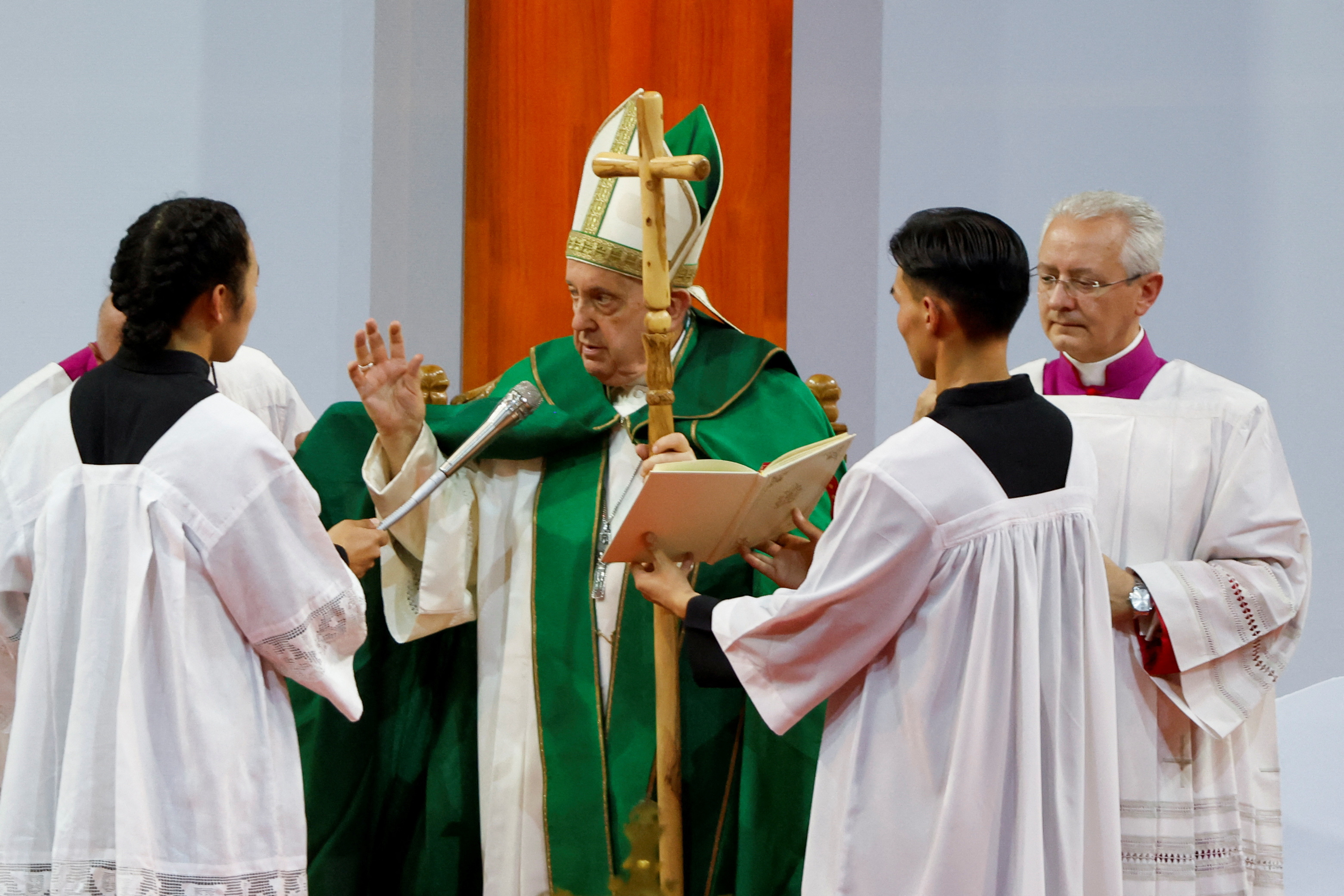 In overture to China, pope sends greetings to a 'noble' people | Reuters