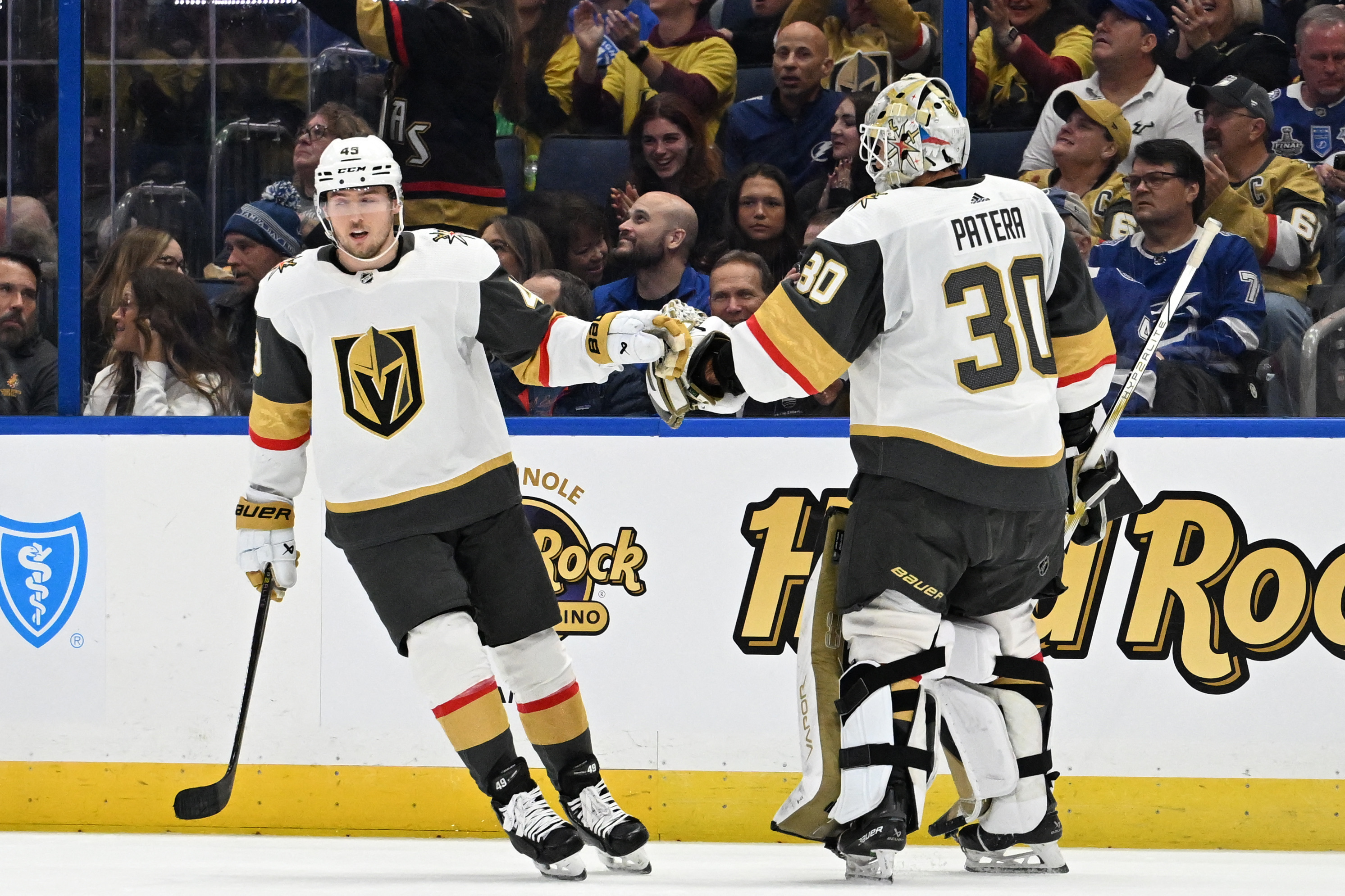 Lightning edge Golden Knights 5-4 on late goal | Reuters