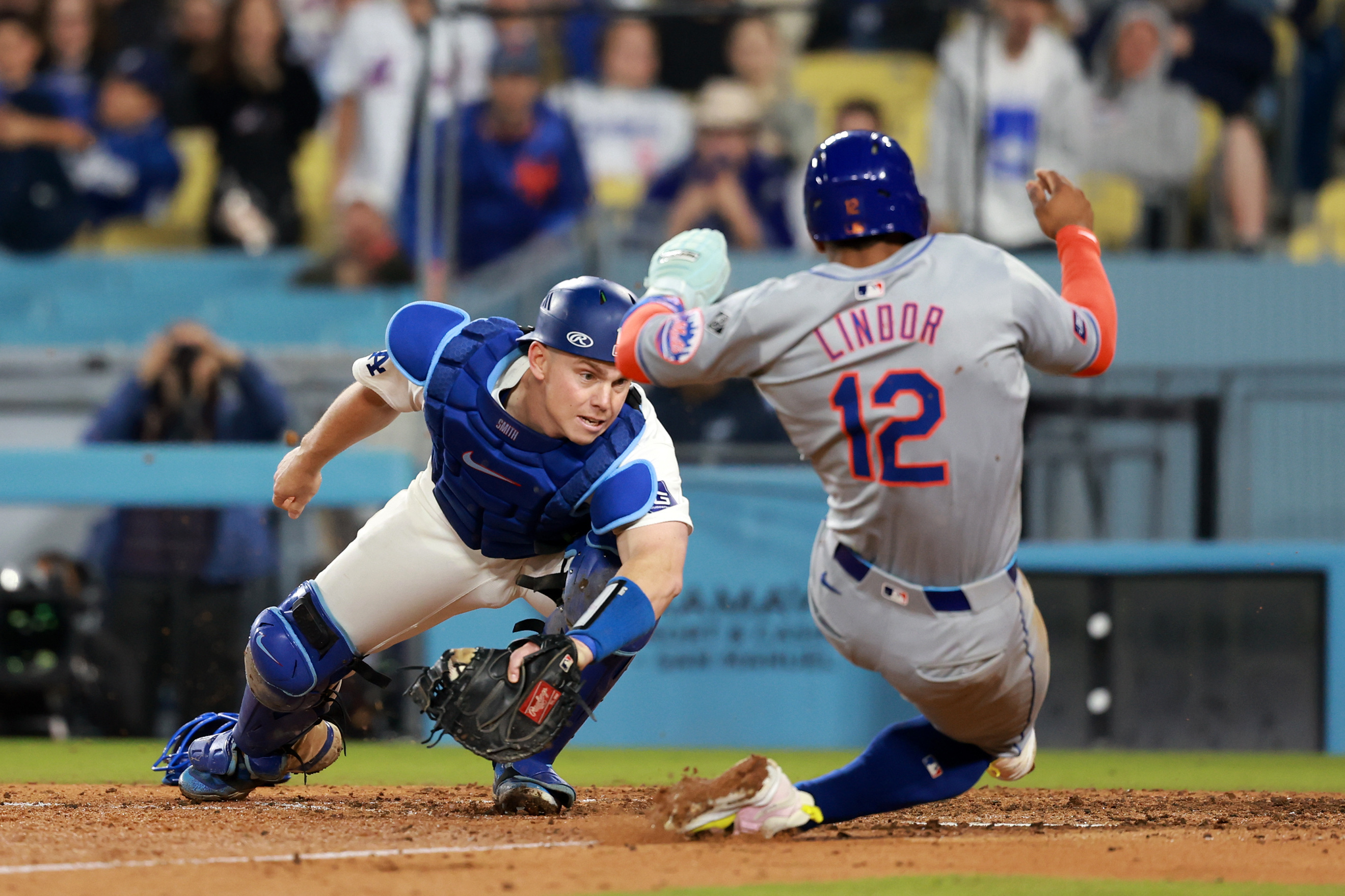 Mets hold on for win over Dodgers to keep hot streak going | Reuters
