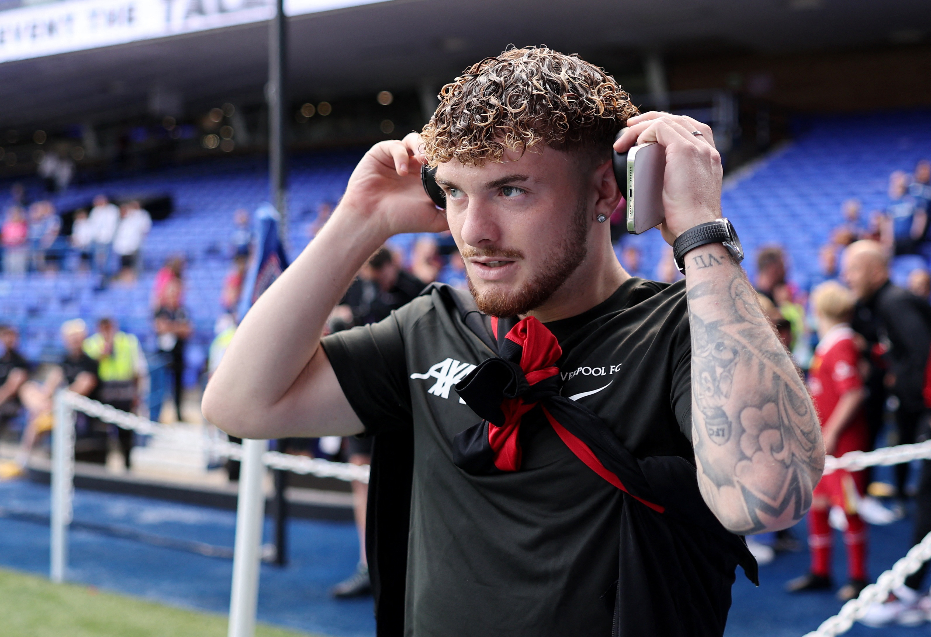 Elliott's injury a bit of bad news in Liverpool's perfect start | Reuters