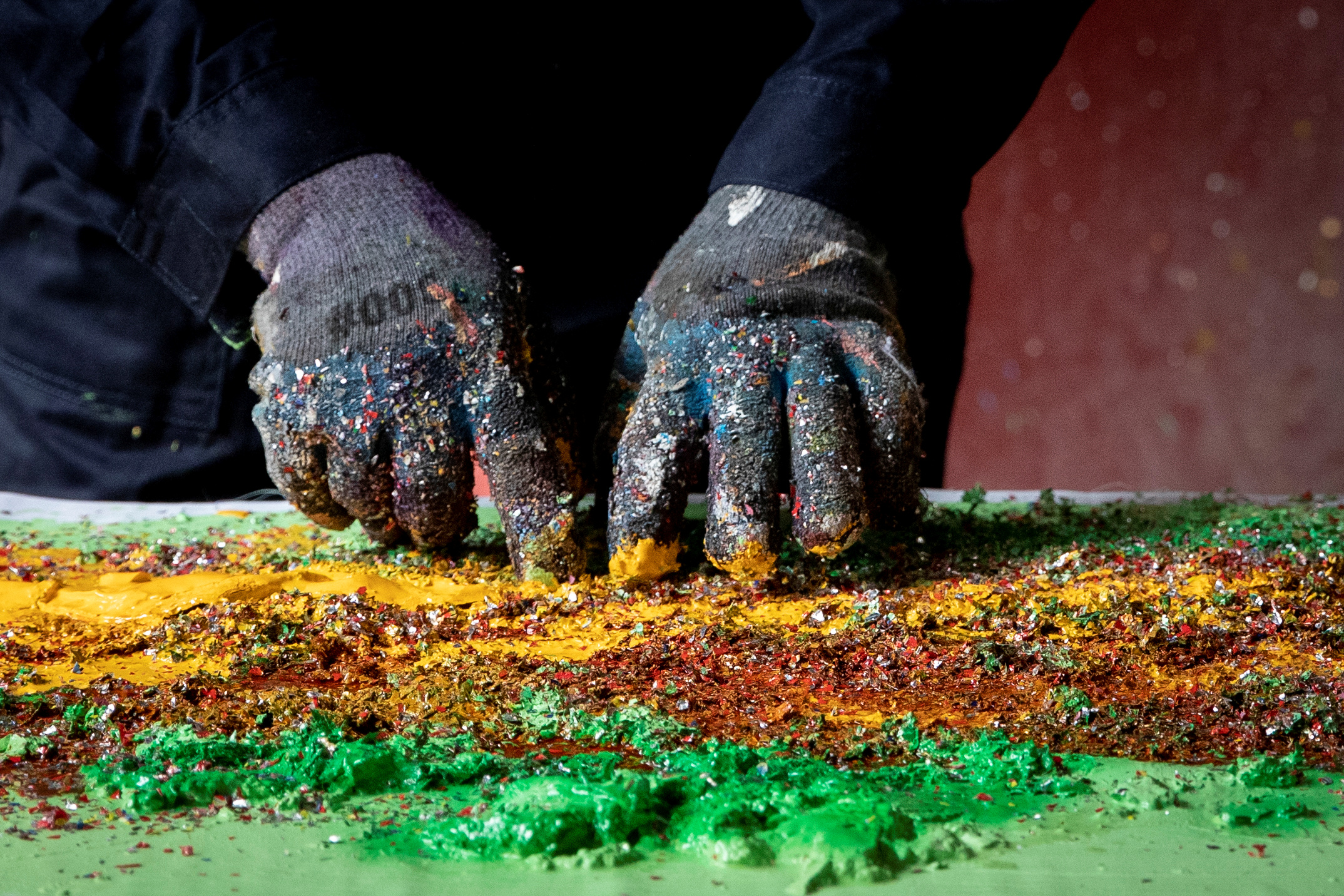 Philippine artist fights waste by using recycled trash in paintings ...