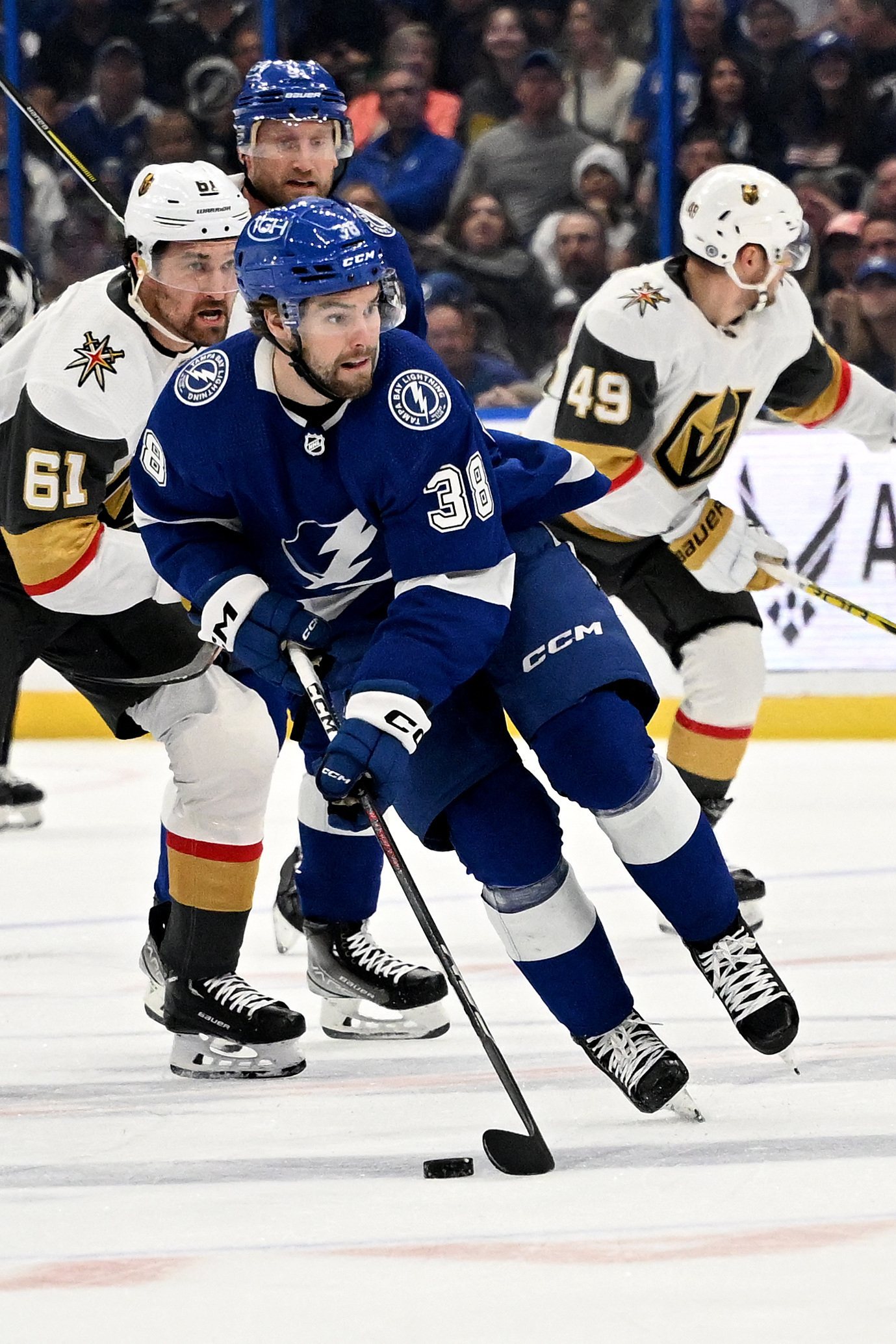 Lightning edge Golden Knights 5-4 on late goal | Reuters