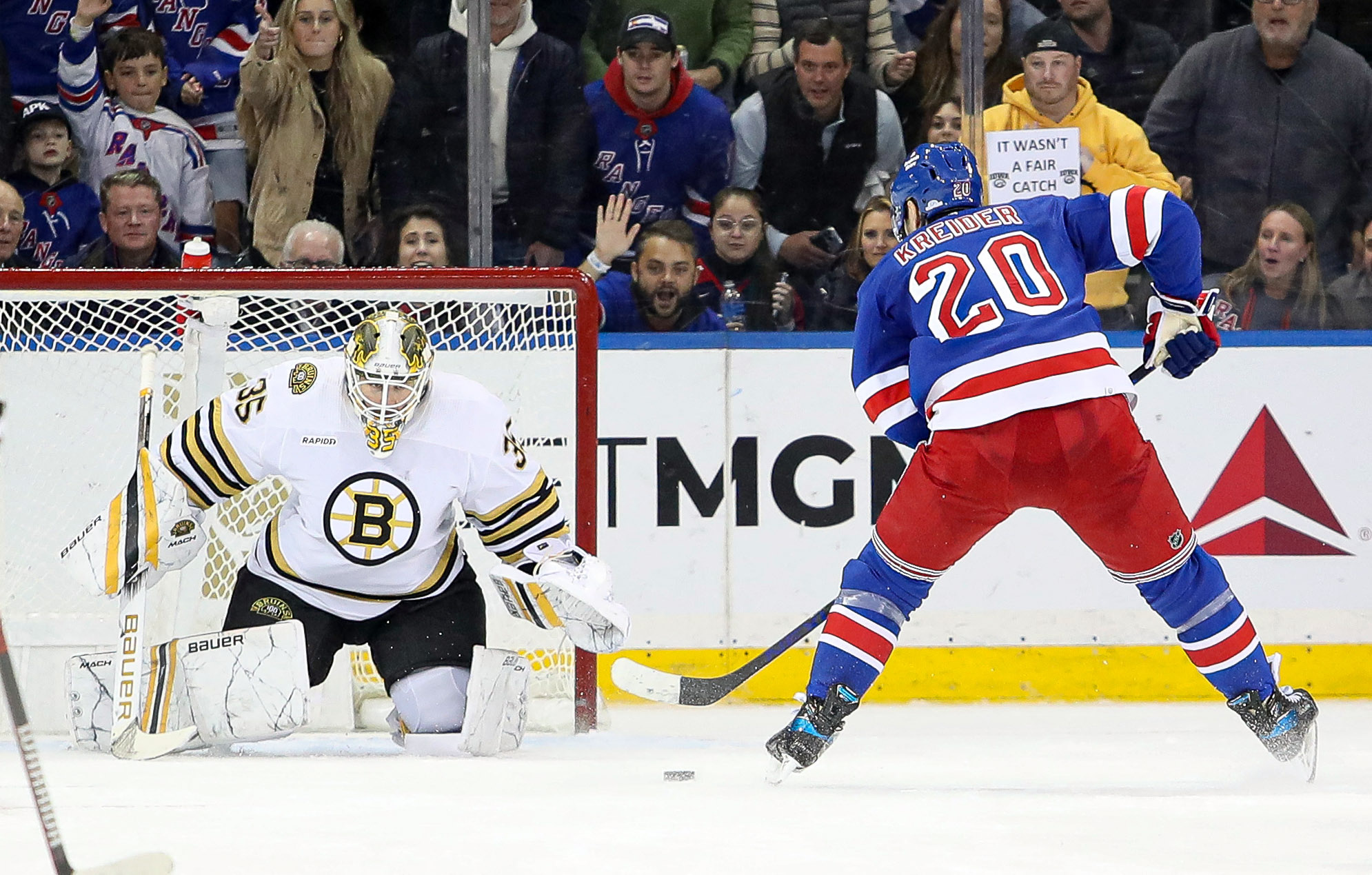 Chris Kreider helps Rangers race past Bruins 7-4 | Reuters